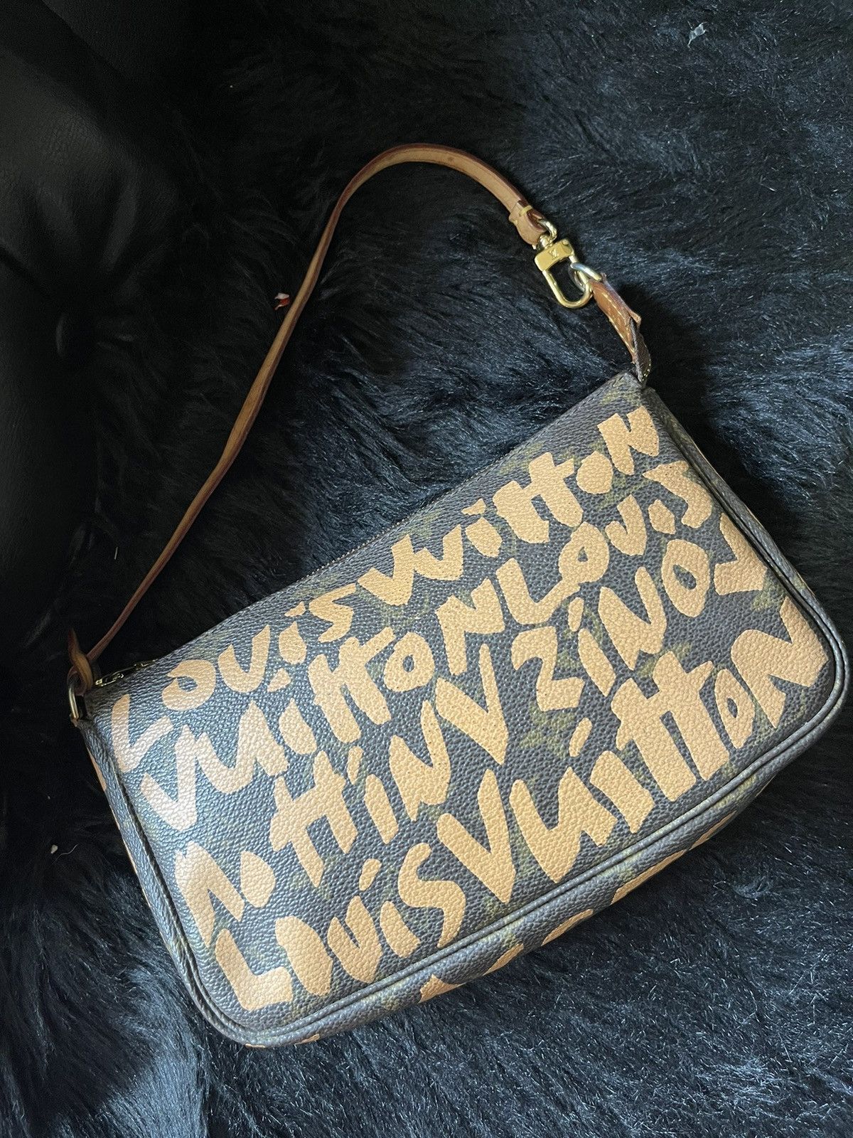 Louis Vuitton Louis Vuitton Graffiti Pochette Bag | Grailed
