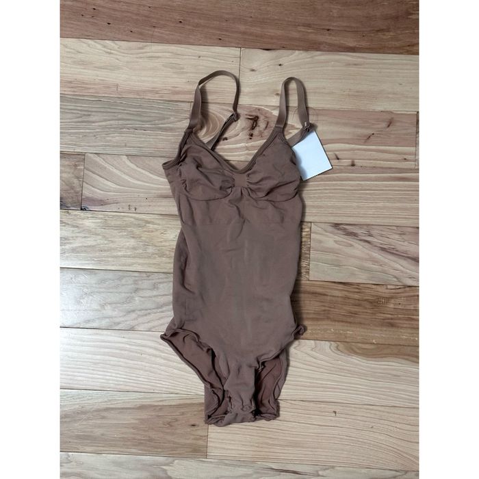 SKIMS Skims Shapewear Bodysuit Beige Adjustable Strap XXS/XS New | Grailed