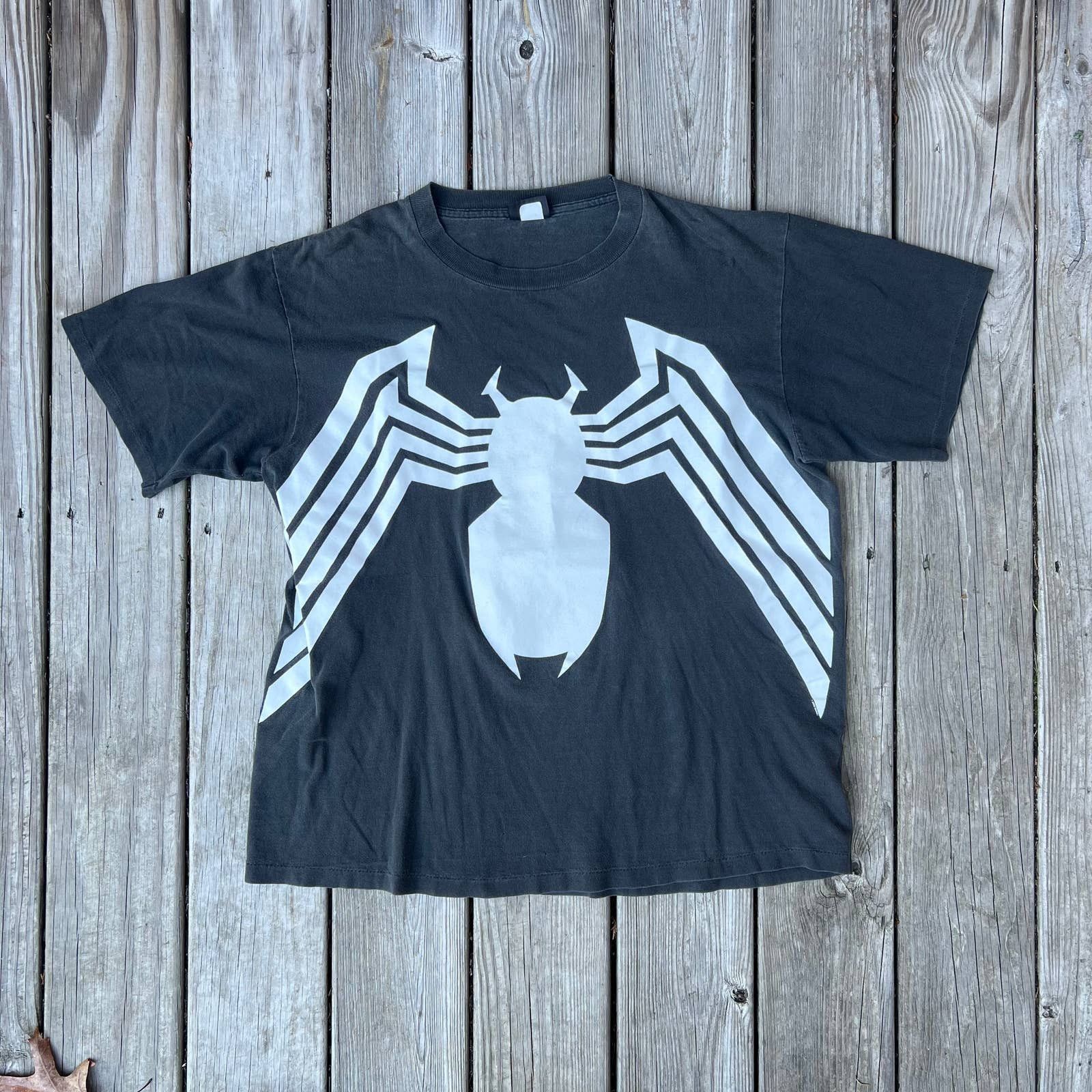 Streetwear × Vintage Vintage venom spider graphic changes faded black t ...