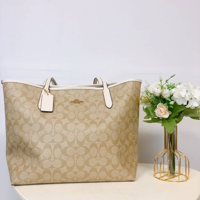 Coach COACH 5696 City Tote In Signature Canvas IN Khaki Chalk | Grailed Coach COACH 5696 City Tote In Signature Canvas IN Khaki Chalk | Grailed