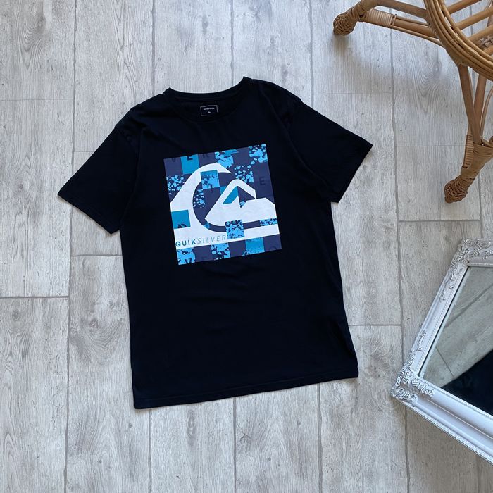 Surf Style 🏄🏼‍♂️ Quiksilver Center Logo Tee Style Y2K Surf Wear | Grailed