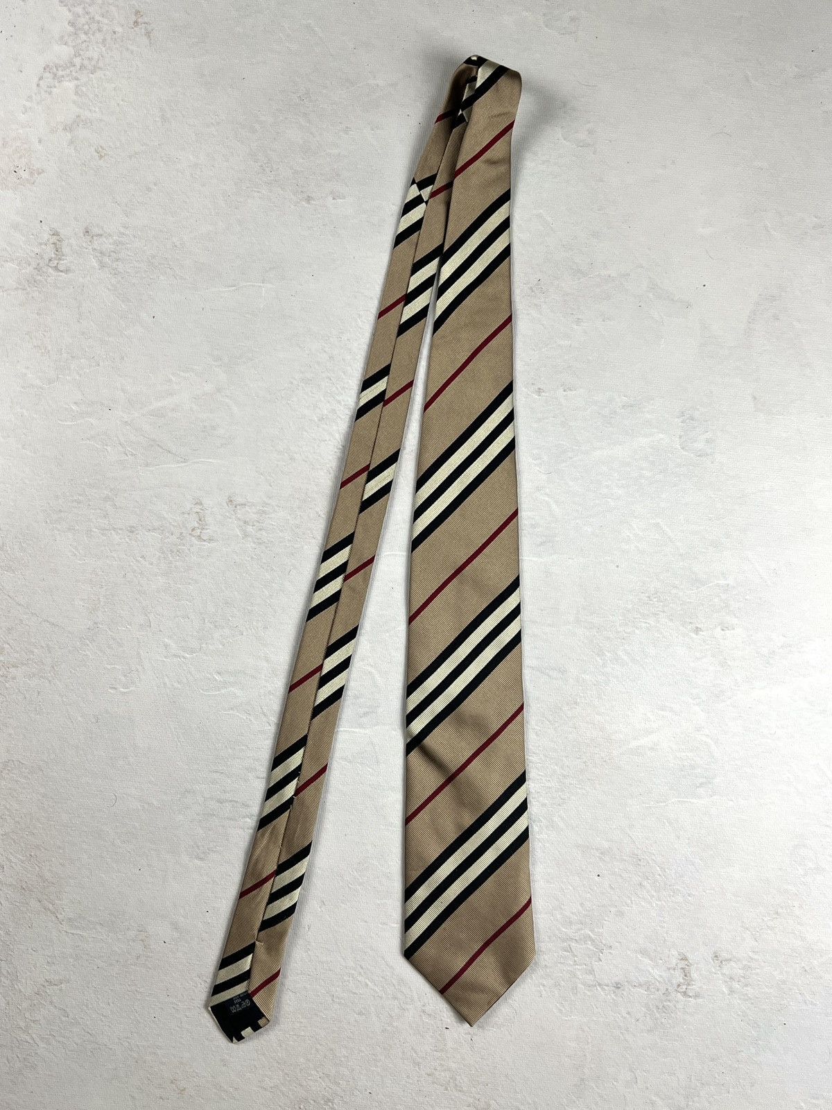 Beige tie Burberry Vintage Classic fashion old money Accessories
