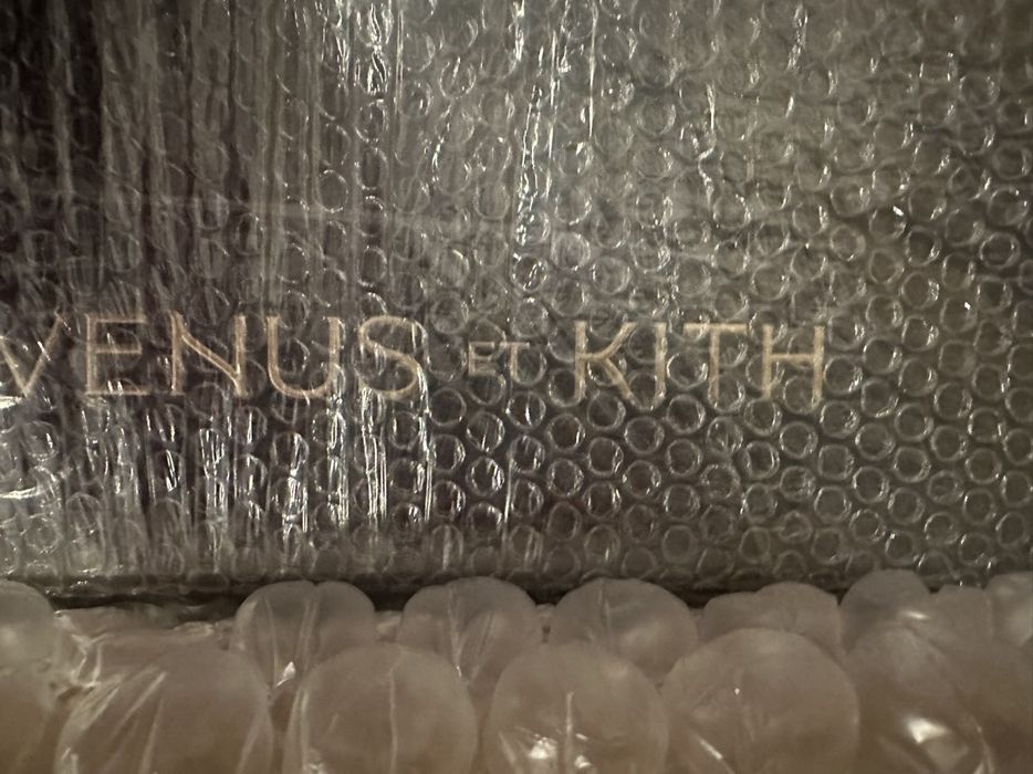 Kith Kith For Venus roses flowers vase | Grailed