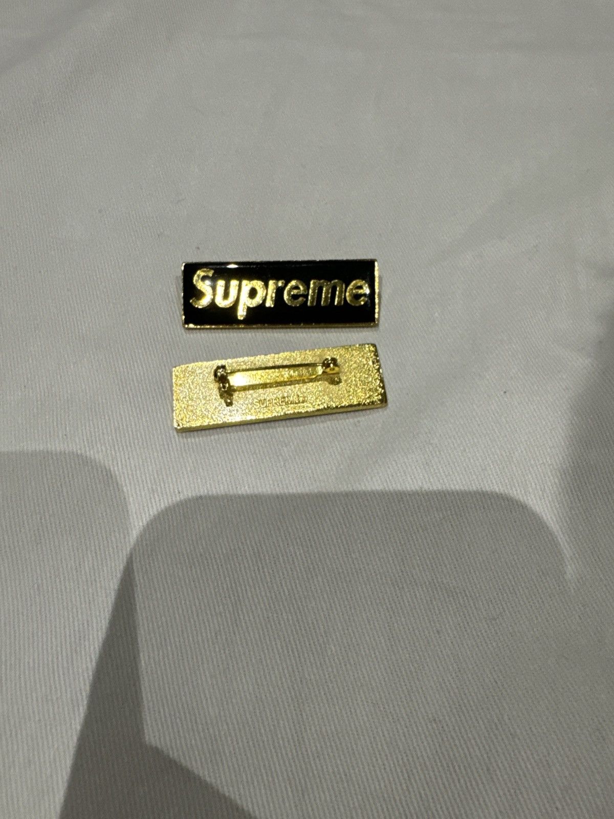 Supreme Black supreme pin / badge | Grailed