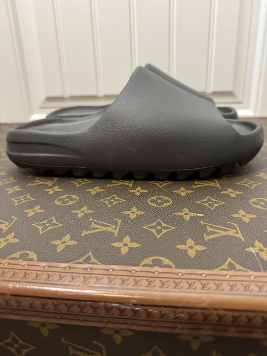 Kanye West Onyx Yeezy Slides | Grailed