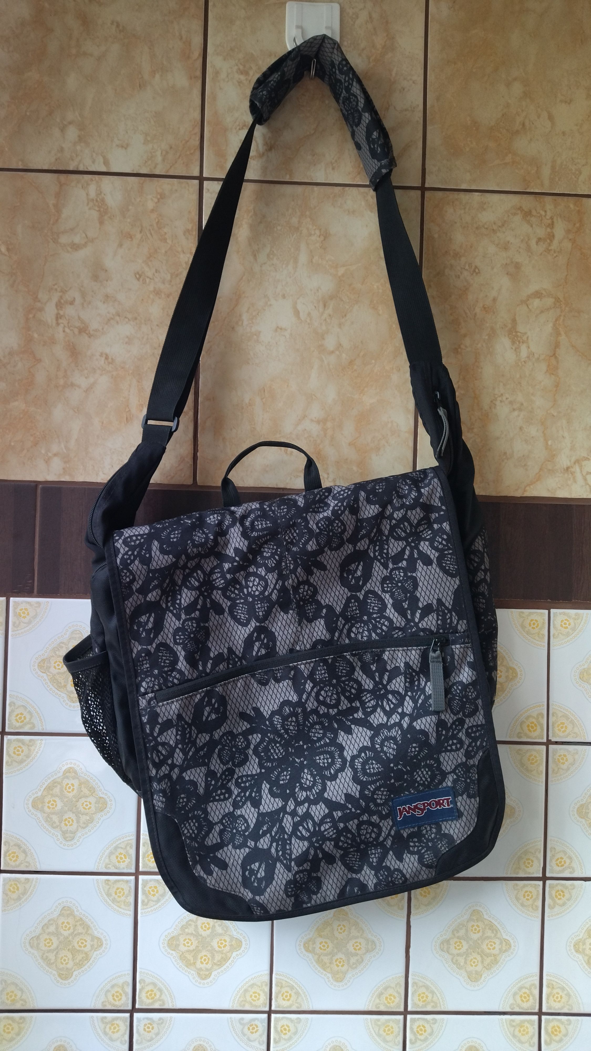 Jansport Jansport big messenger bag | Grailed