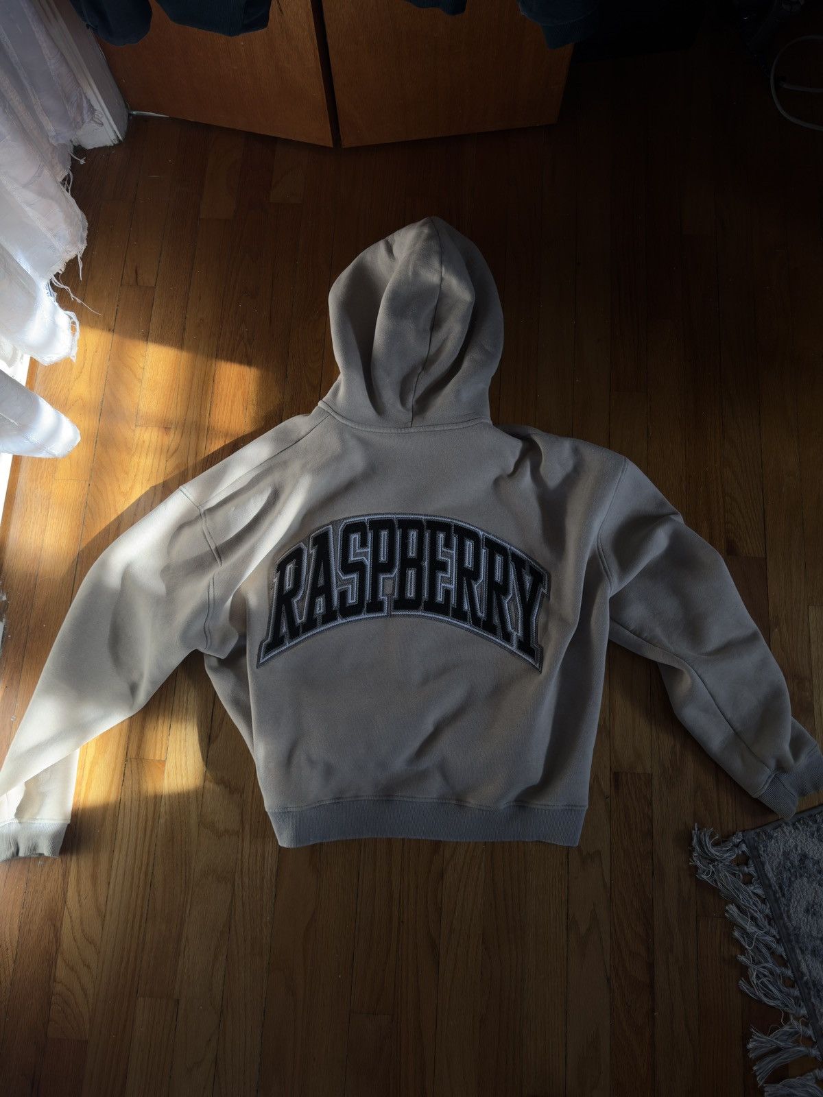 The GV Gallery Raspberry Hills Cropped Hoodie | Grailed
