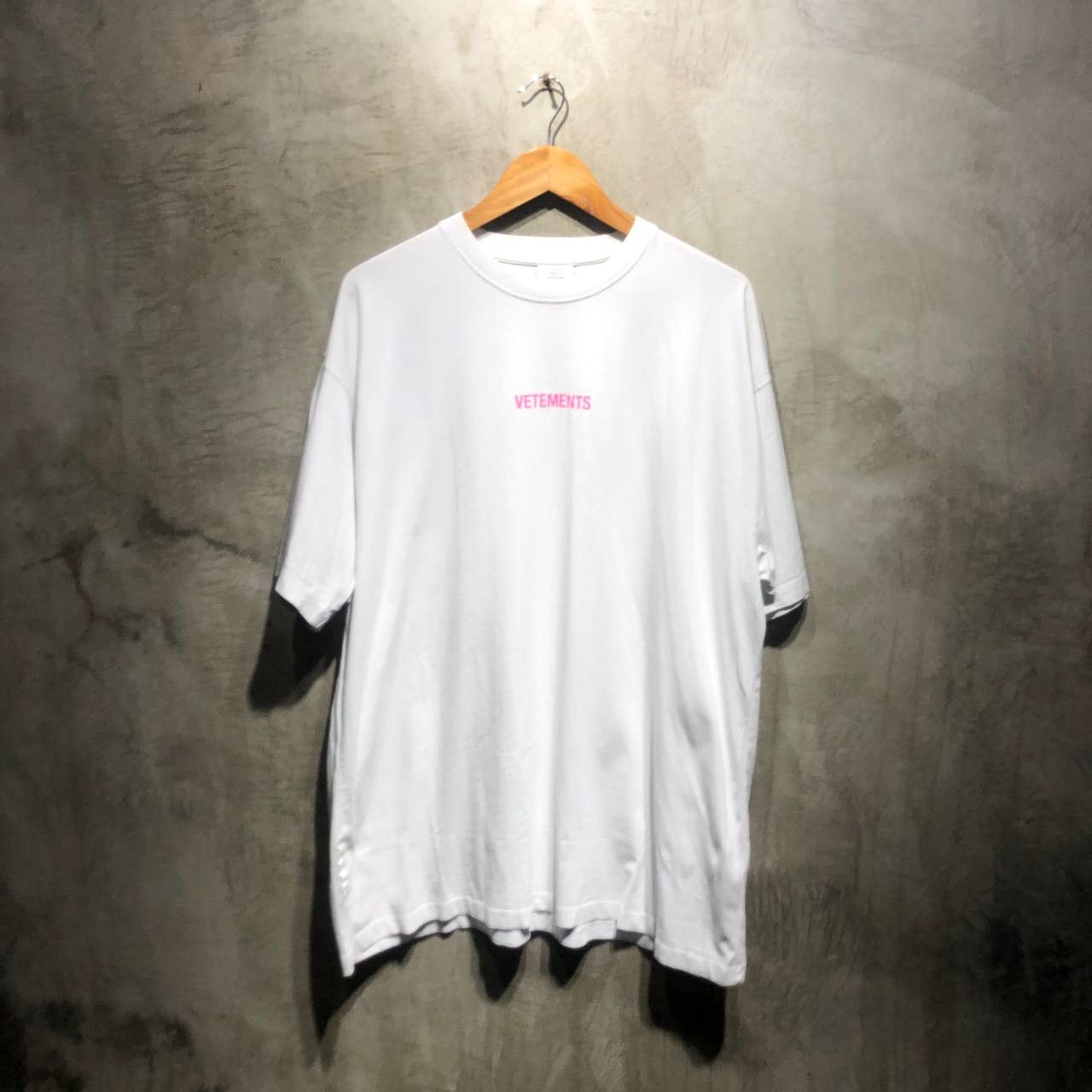 Vetements Vetements Logo Label Tee | Grailed
