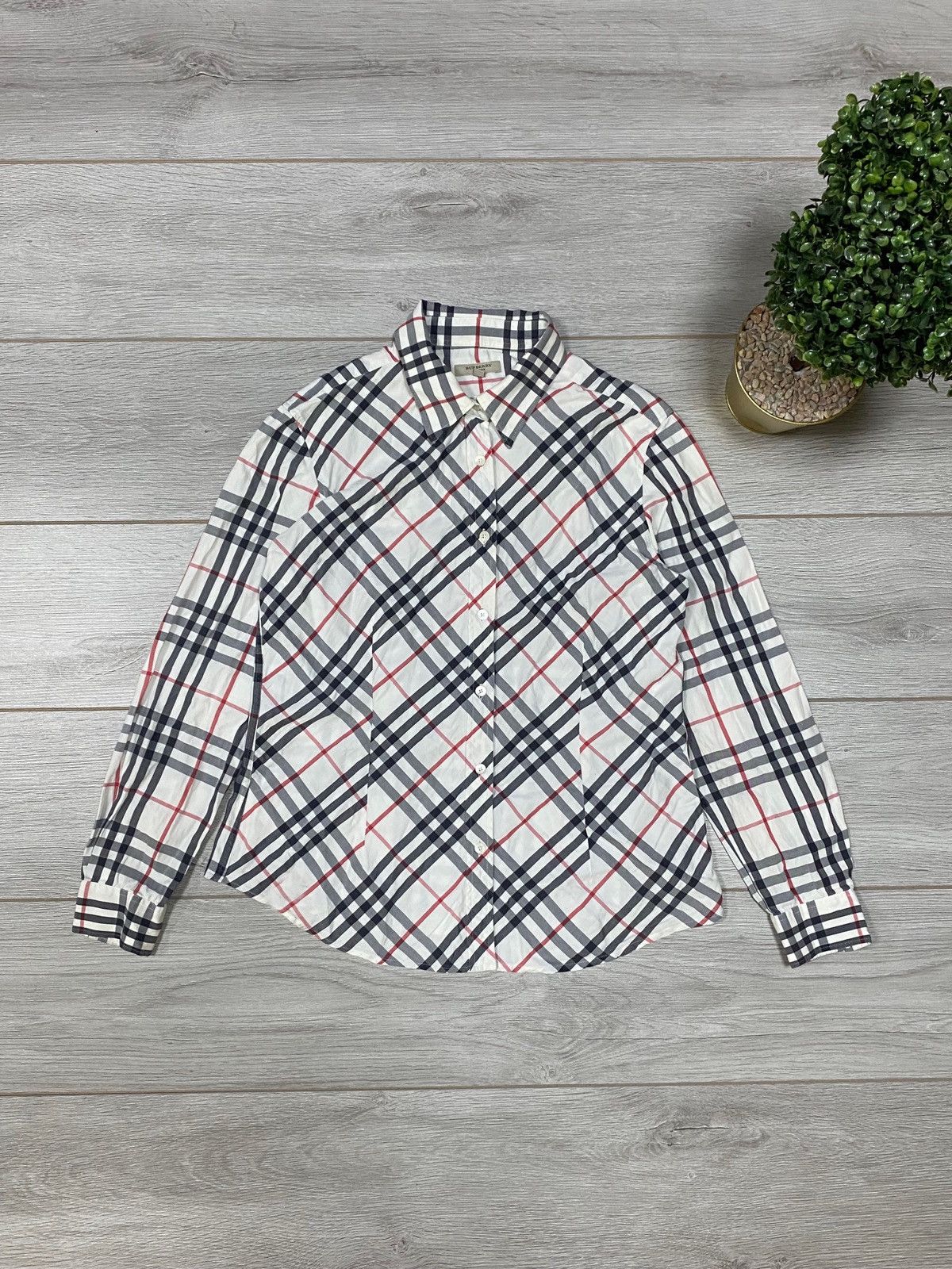 Vintage Burberry nova check buttons vintage short | Grailed