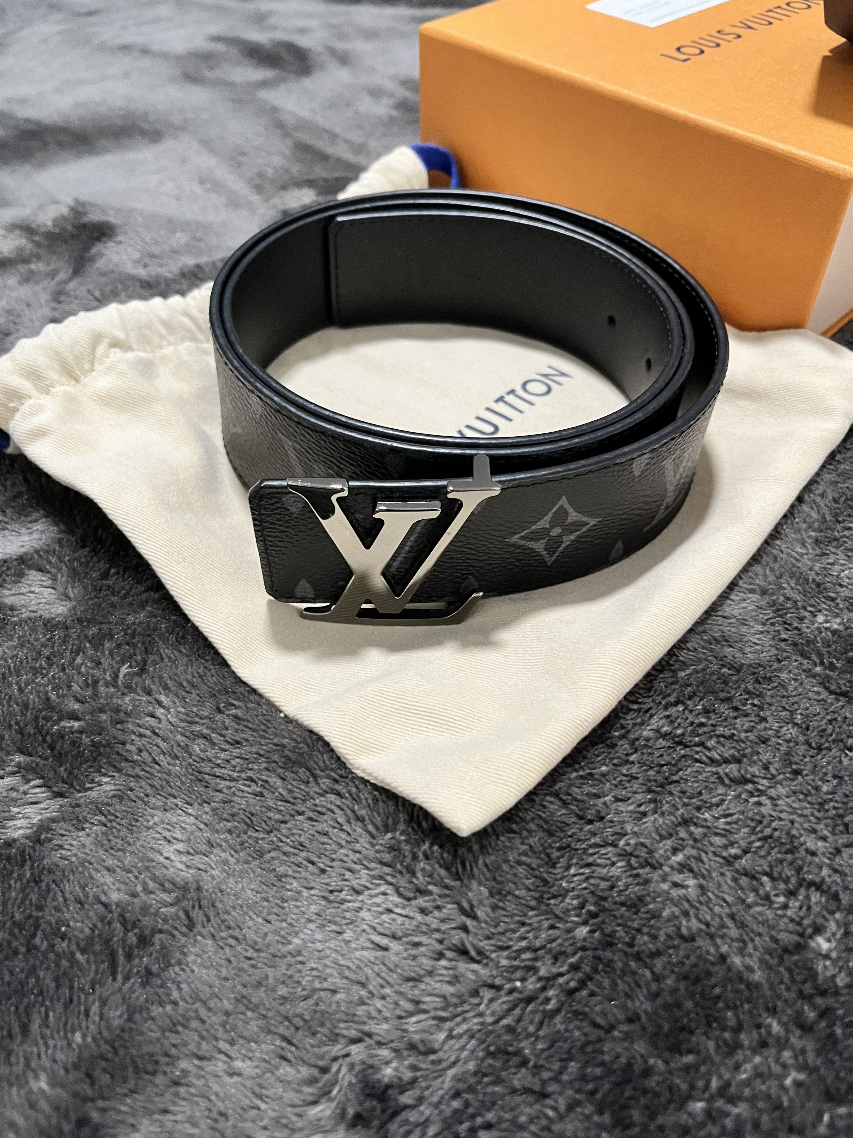 Louis Vuitton Lv logo belt | Grailed