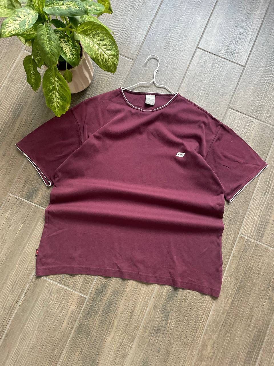 Nike Nike retro y2k small logo t-shirt | Grailed