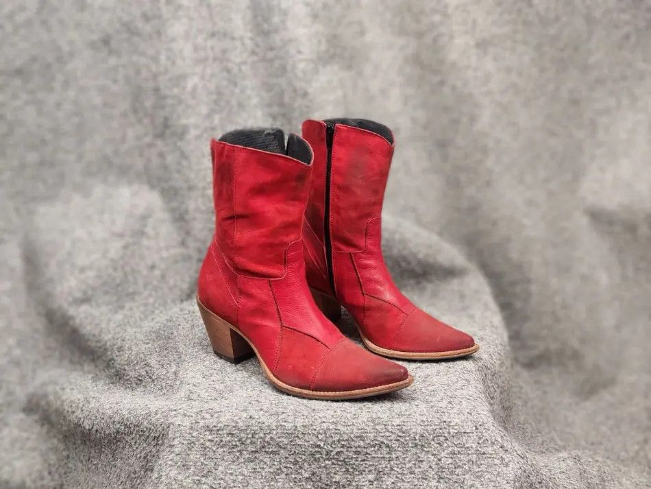 Avant Garde × Designer × MoMA Moma Design Distressed Red Leather Ankle ...