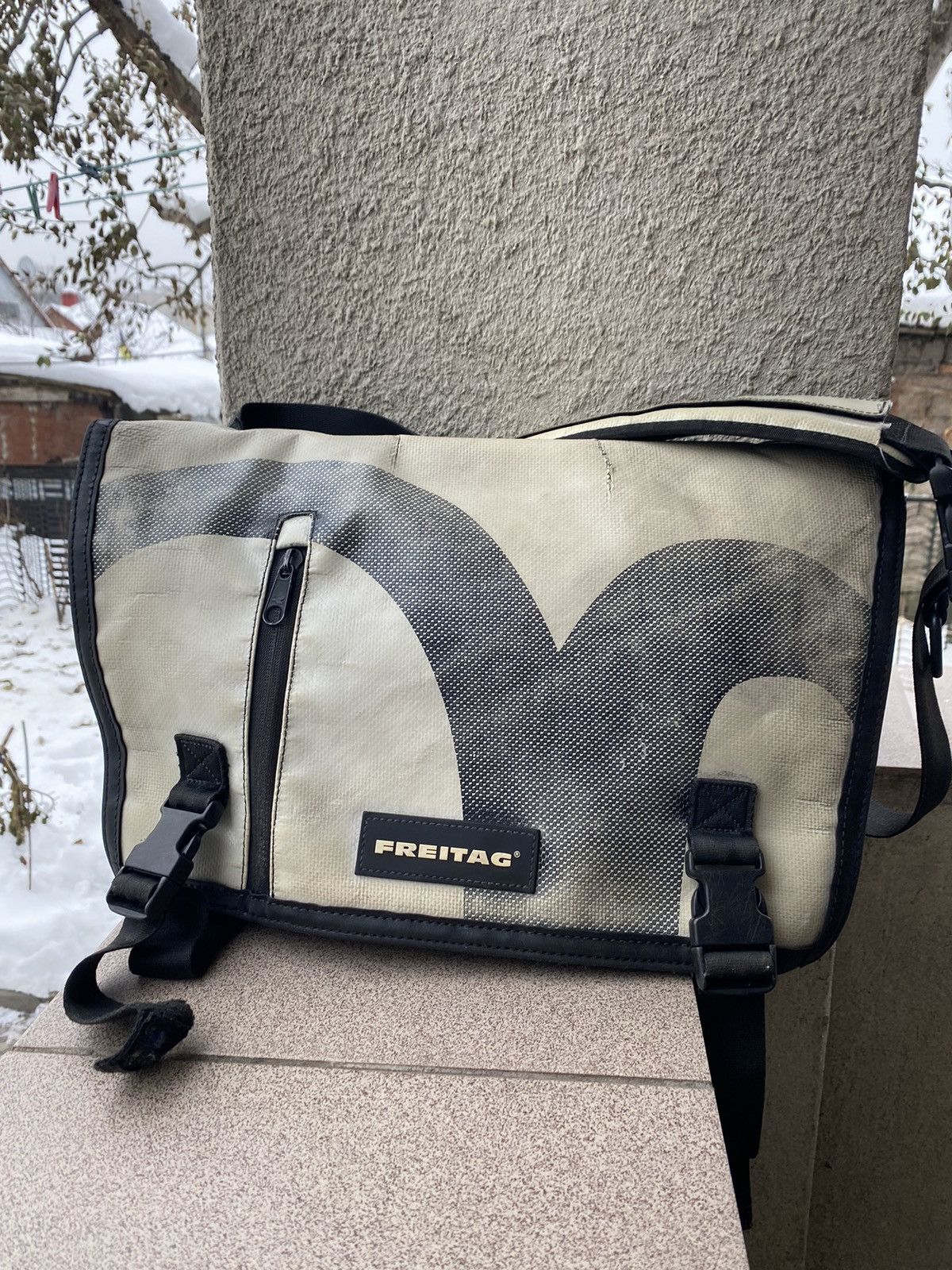 Avant Garde × Freitag × Streetwear Freitag Recycled big Messenger ...