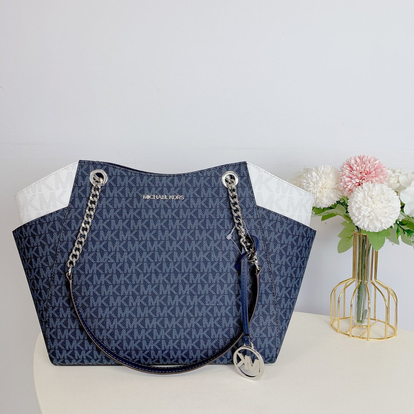 Jet Set Large Two Tone Signature Logo Shoulder Bag