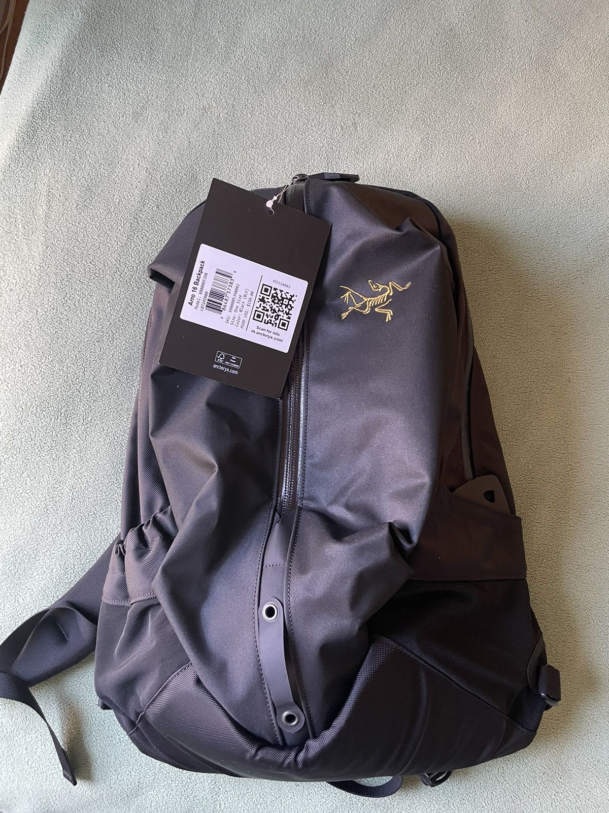 Arc'teryx Arc’teryx Arro 16 Backpack Black 24k Gold Logo | Grailed