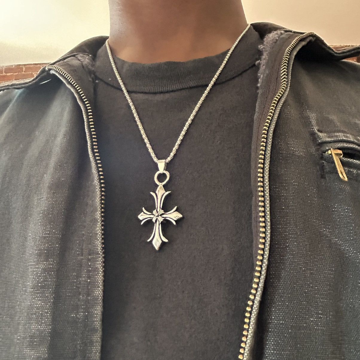 Vintage Y2K 2000s Silver chrome colored cross pendant rapper chain ...