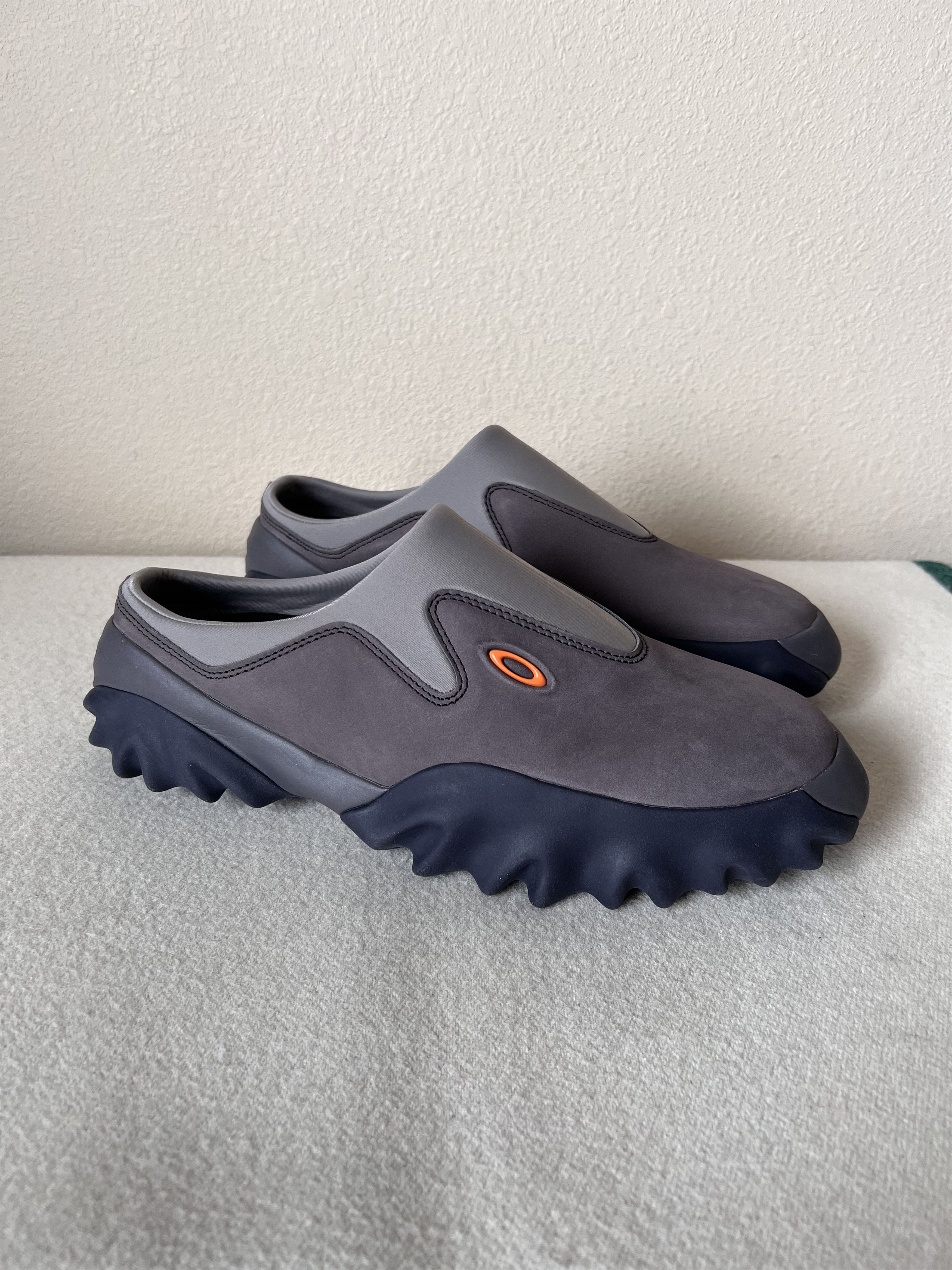 Oakley Brain Dead Oakley Factory Team Chop Saw Mule in Deep Wall | Grailed