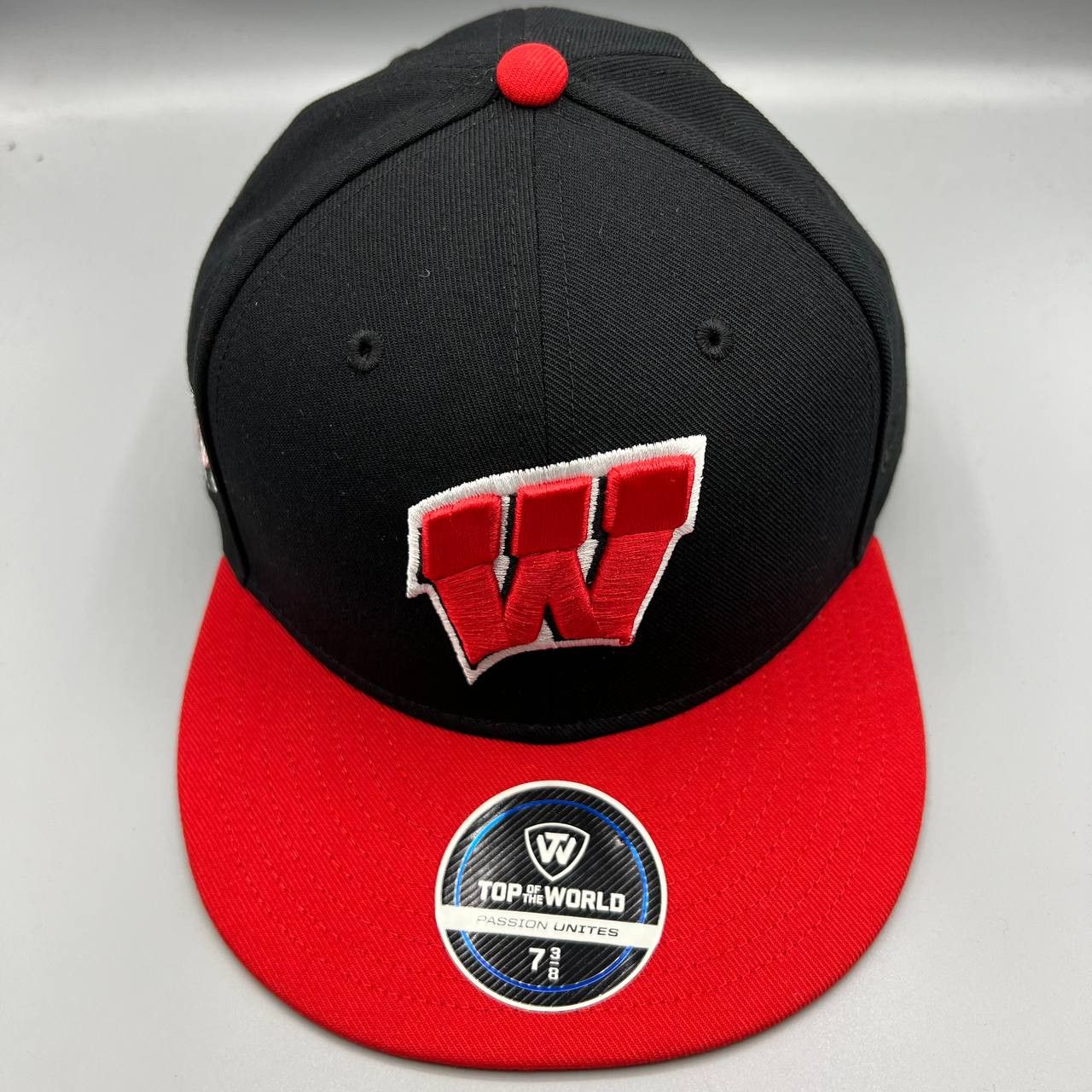 Top Of The World Wisconsin Badgers Hat Men 7 3/8 NCAA Fitted Cap New ...