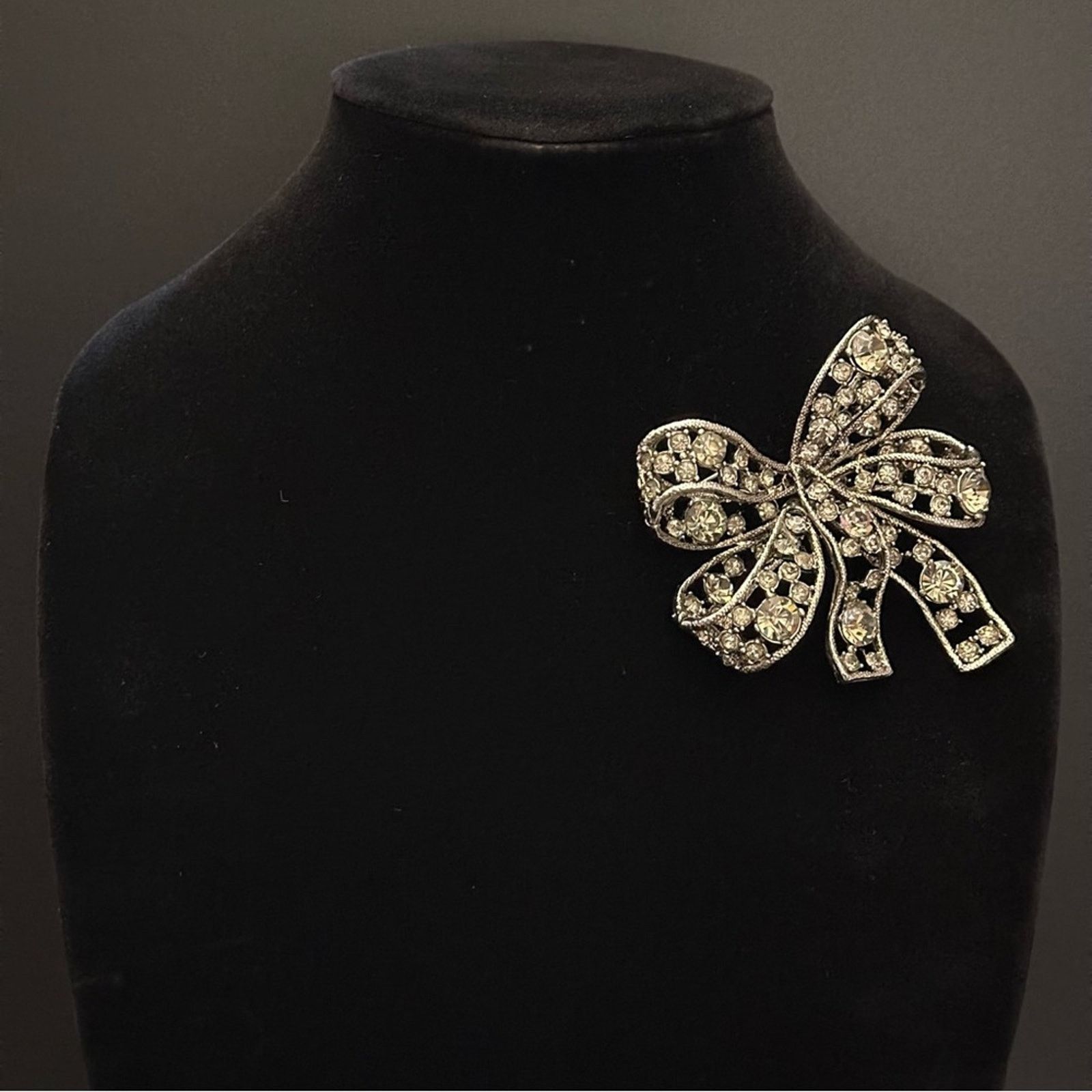 Brand Vintage Kenneth Lane 90’s Black Rhinestone Bow Pin | Grailed