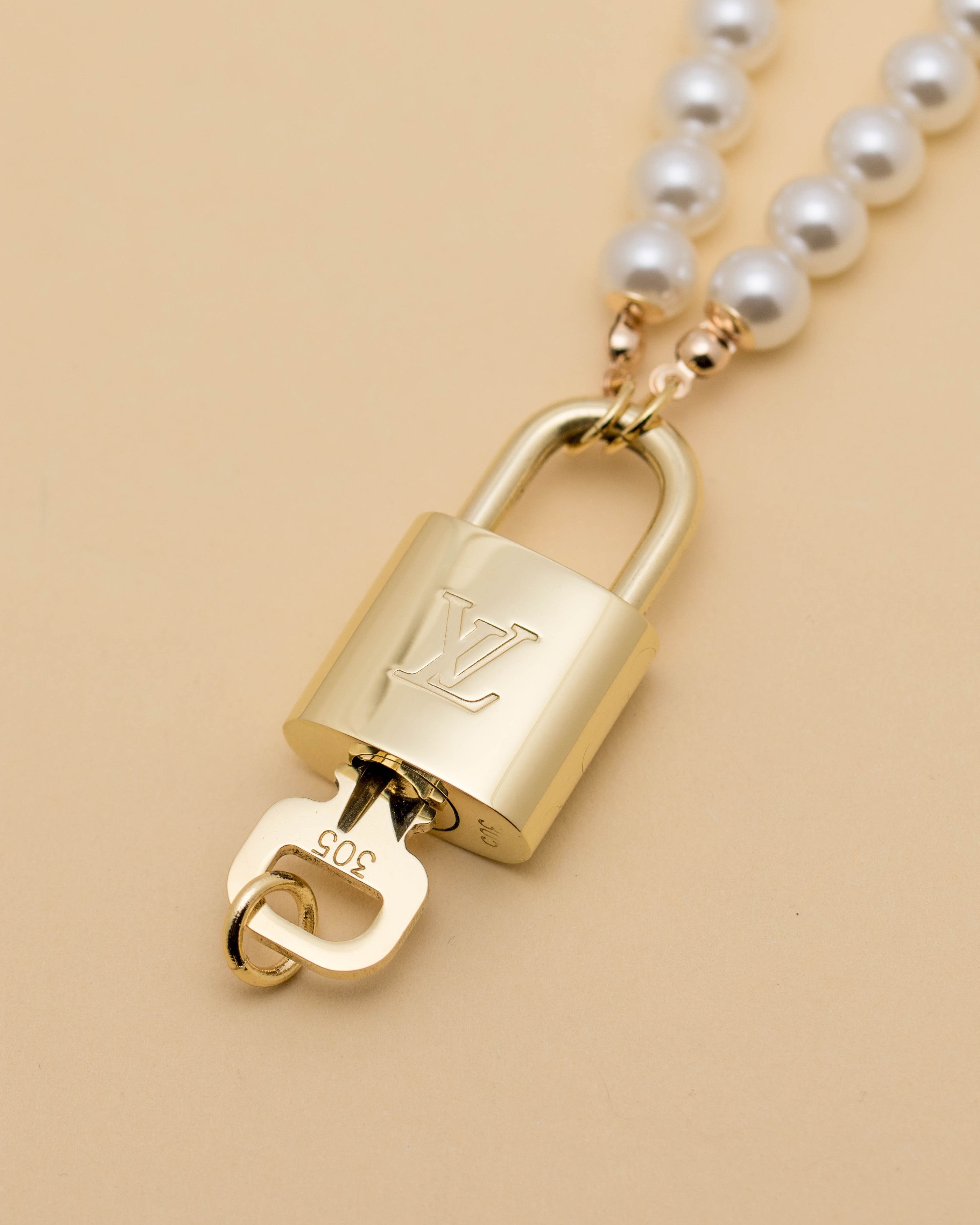 Louis Vuitton LV lock with chain and bracelet | Grailed