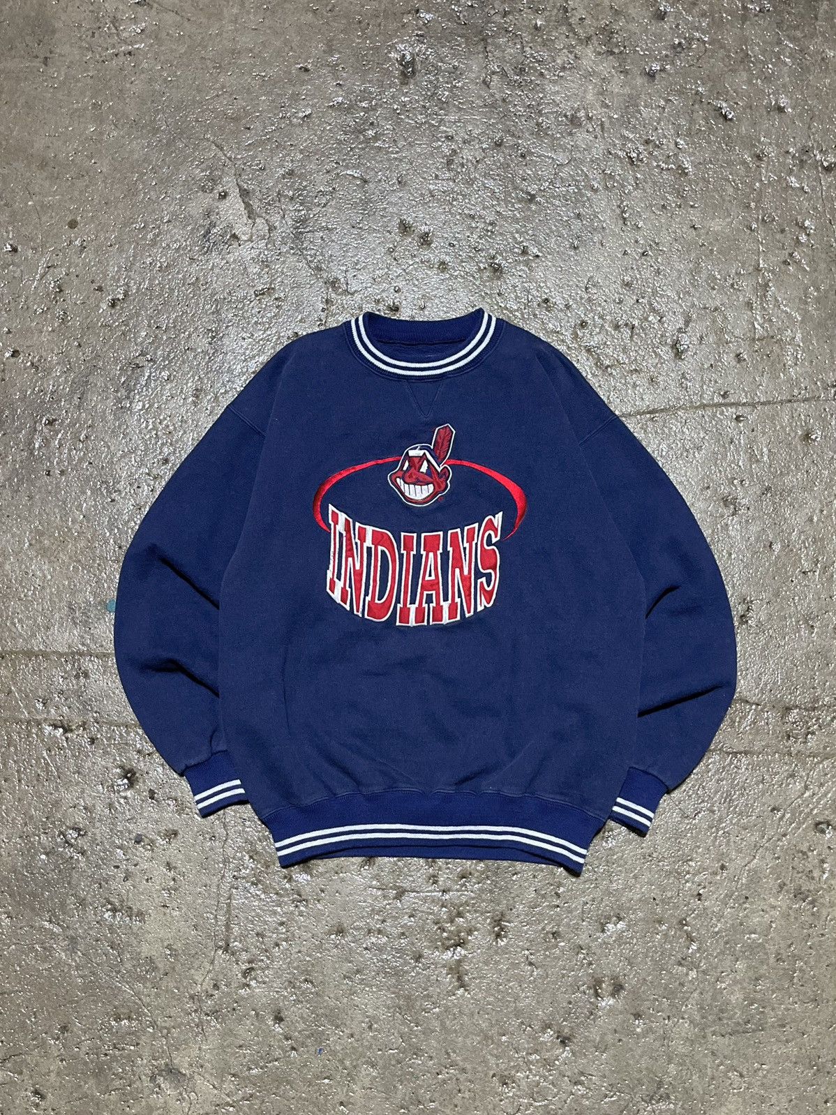 Vintage VINTAGE 90s CLEVELAND INDIANS MLB CHIEF WAHOO CREWNECK BLUE | Grailed