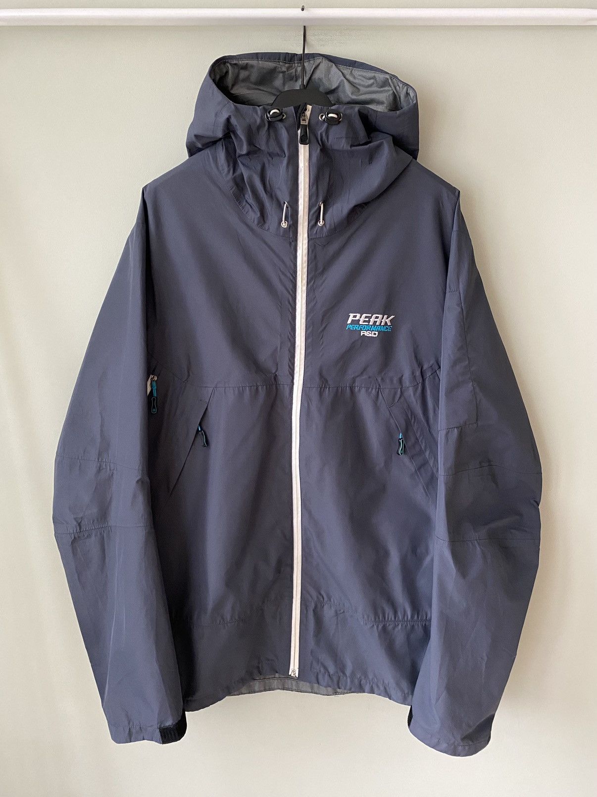 Peak Performance Peak Performance R&D Black Light Snowball outdoor ...