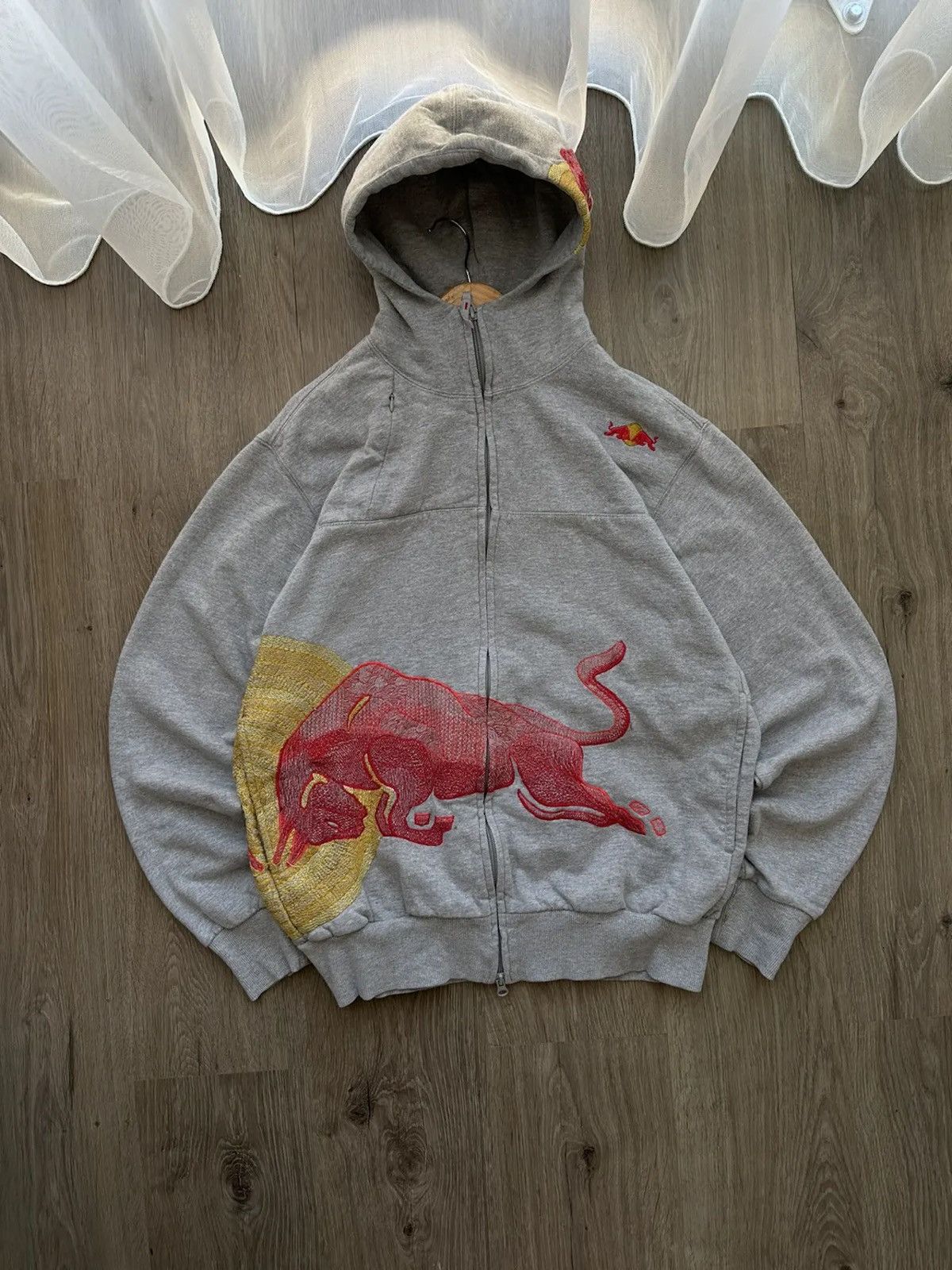 Red Bull × Vintage Vintage Red Bull Racing Grey Formula Uno Style ...