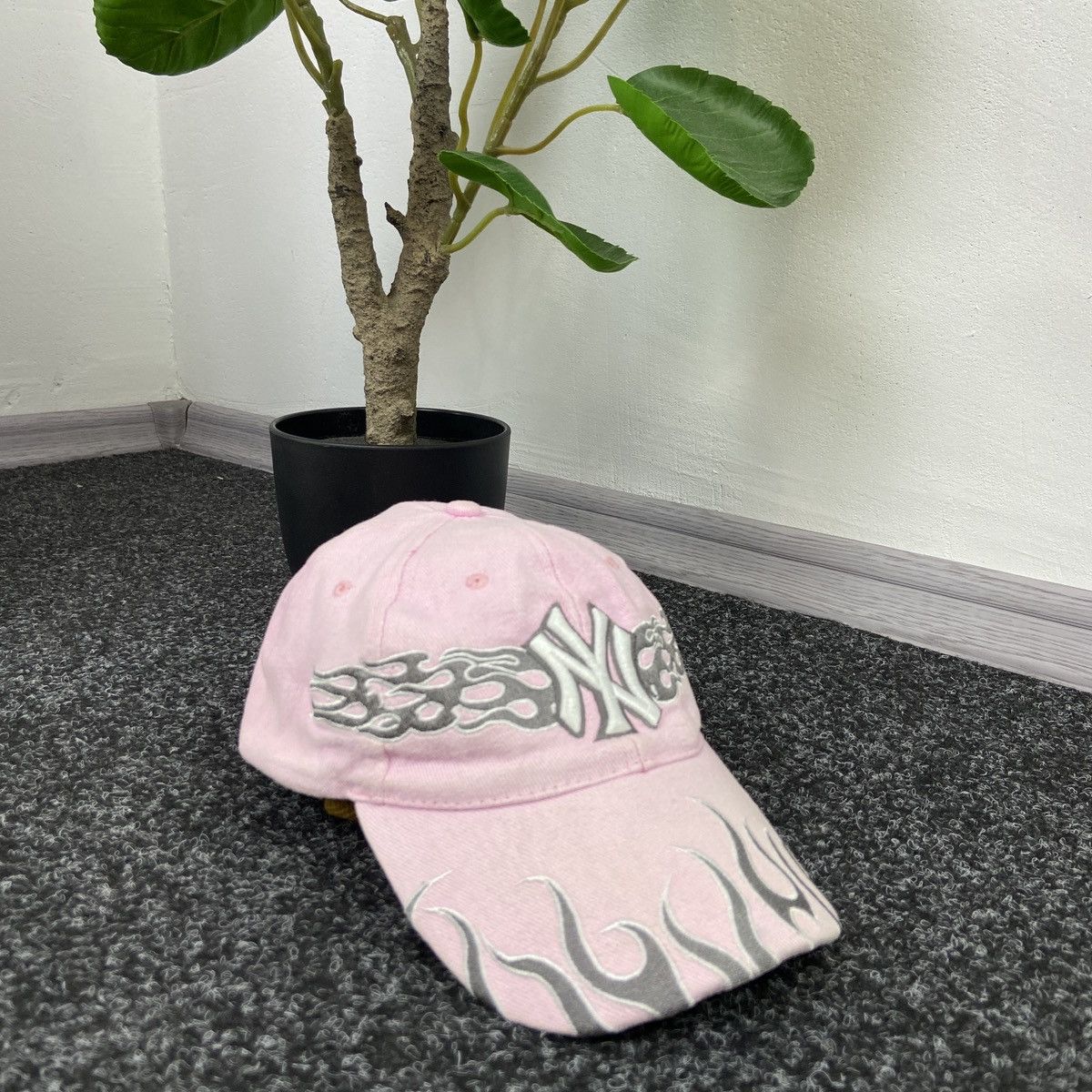 Vintage VINTAGE Y2K NEW ERA EMBROIDERED SILVER FLAME CAP | Grailed