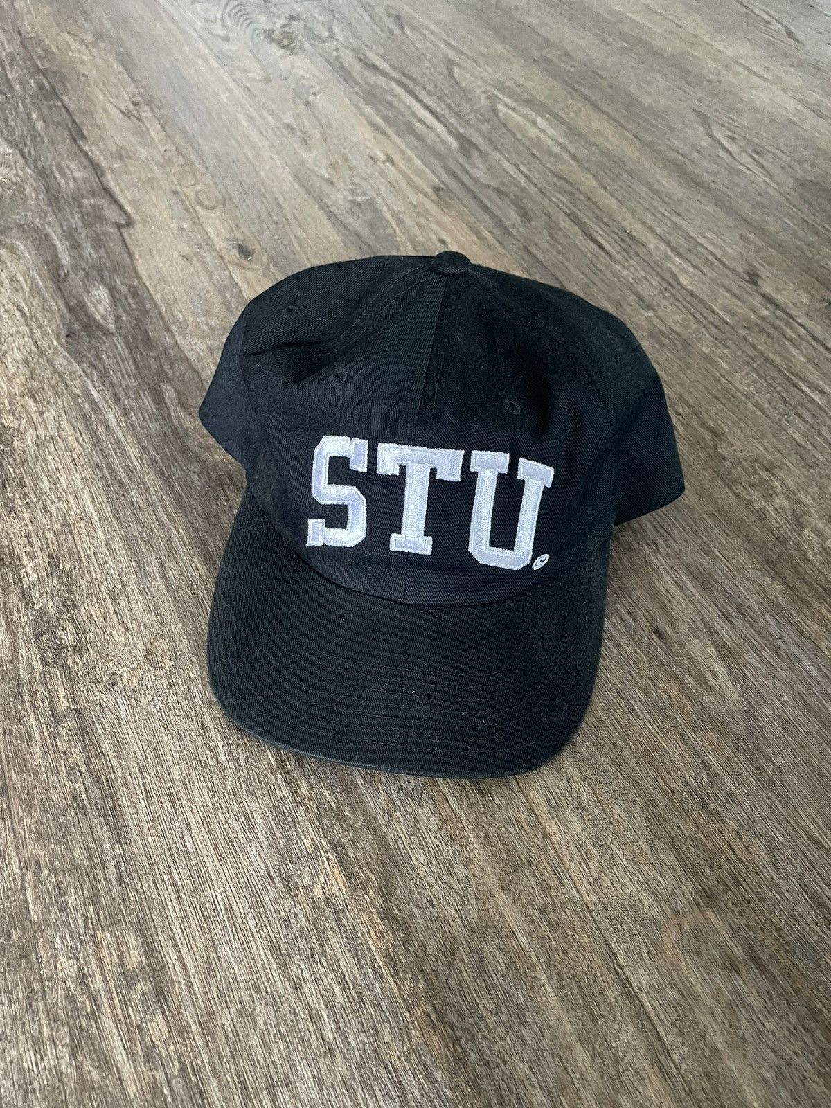 Stussy Stussy STU Arch Strapback Cap Black | Grailed