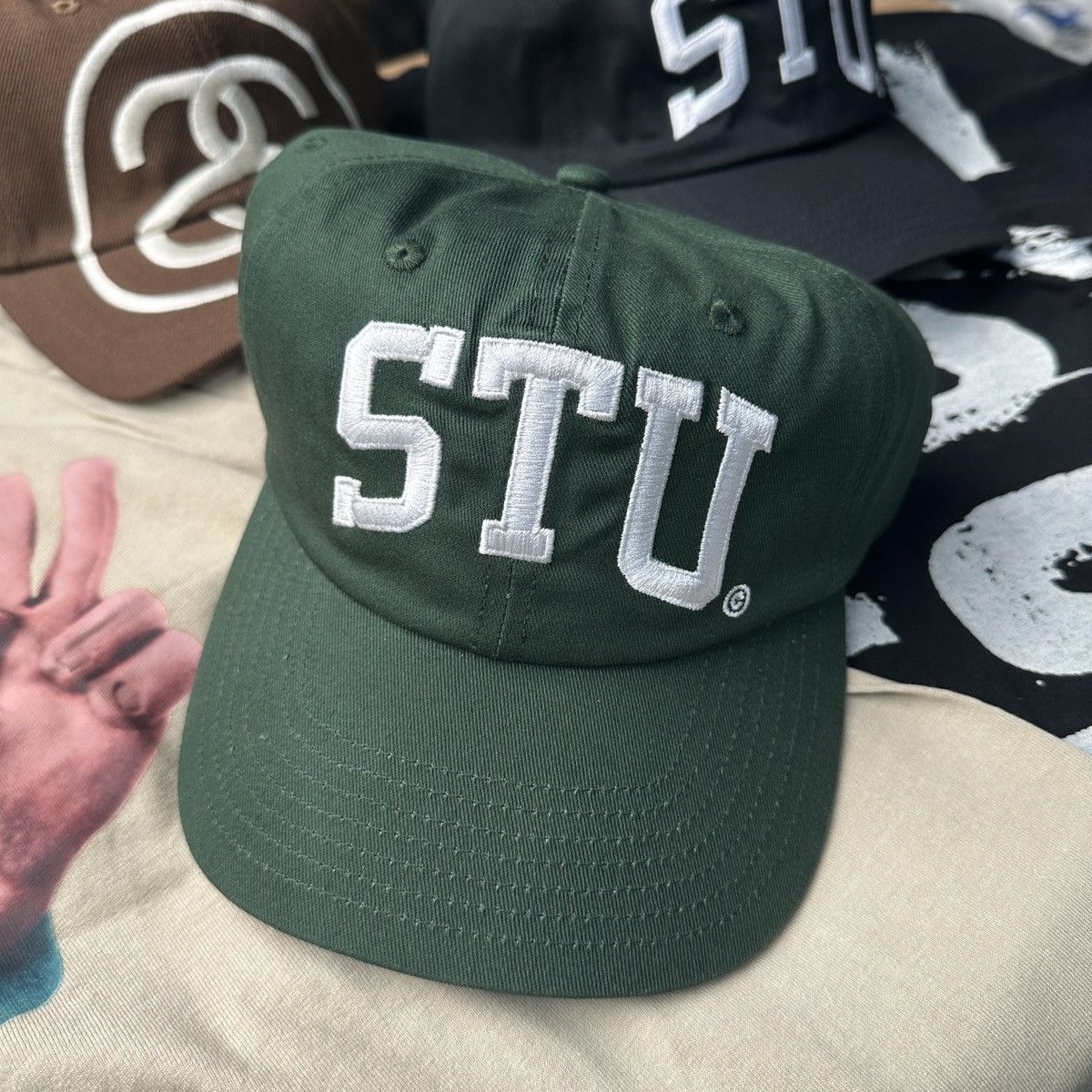 Streetwear × Stussy STUSSY STU ARCH STRAPBACK CAP | Grailed