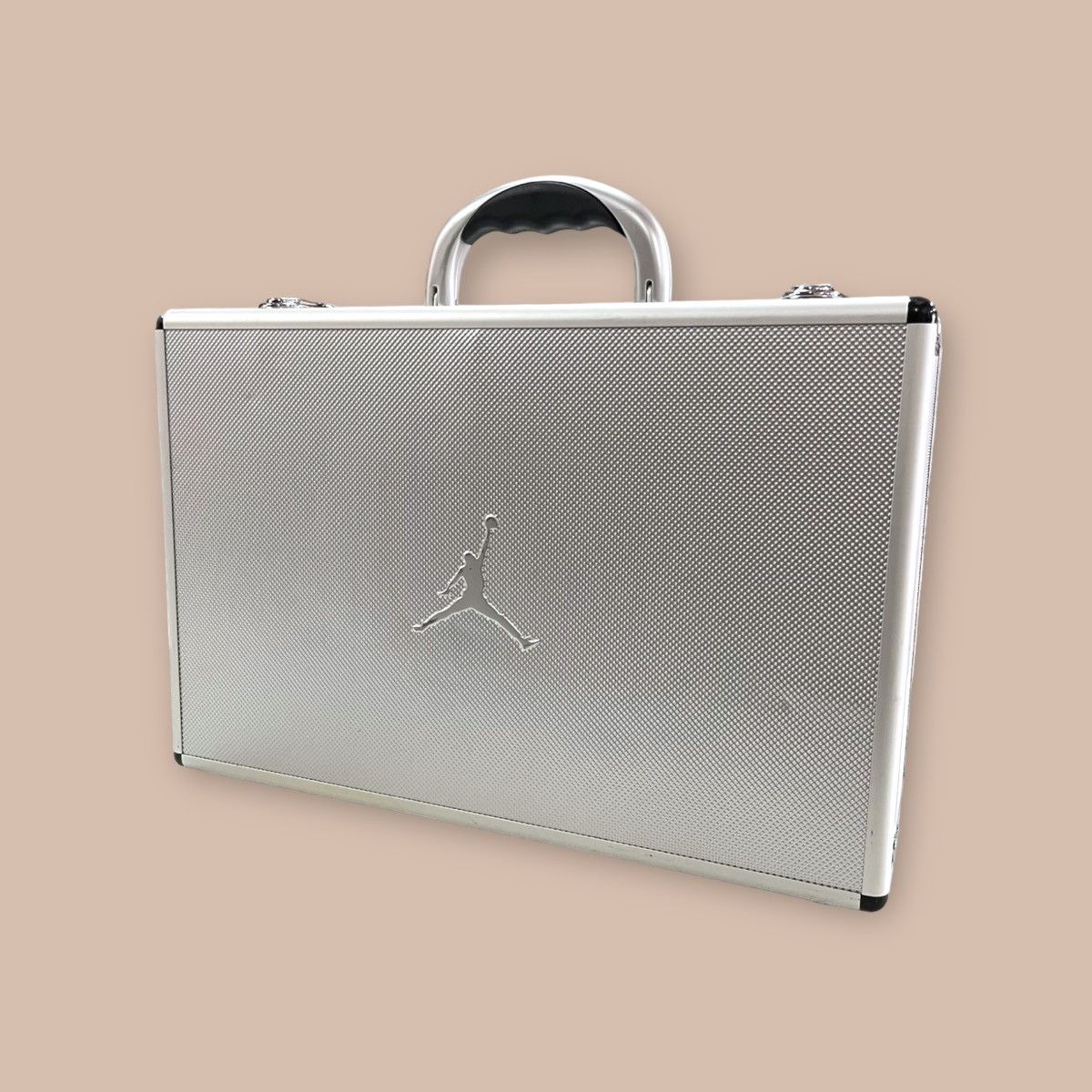 Jordan Brand × Vintage OG 2002 Air Jordan XVII Metallic Silver Suitcase ...