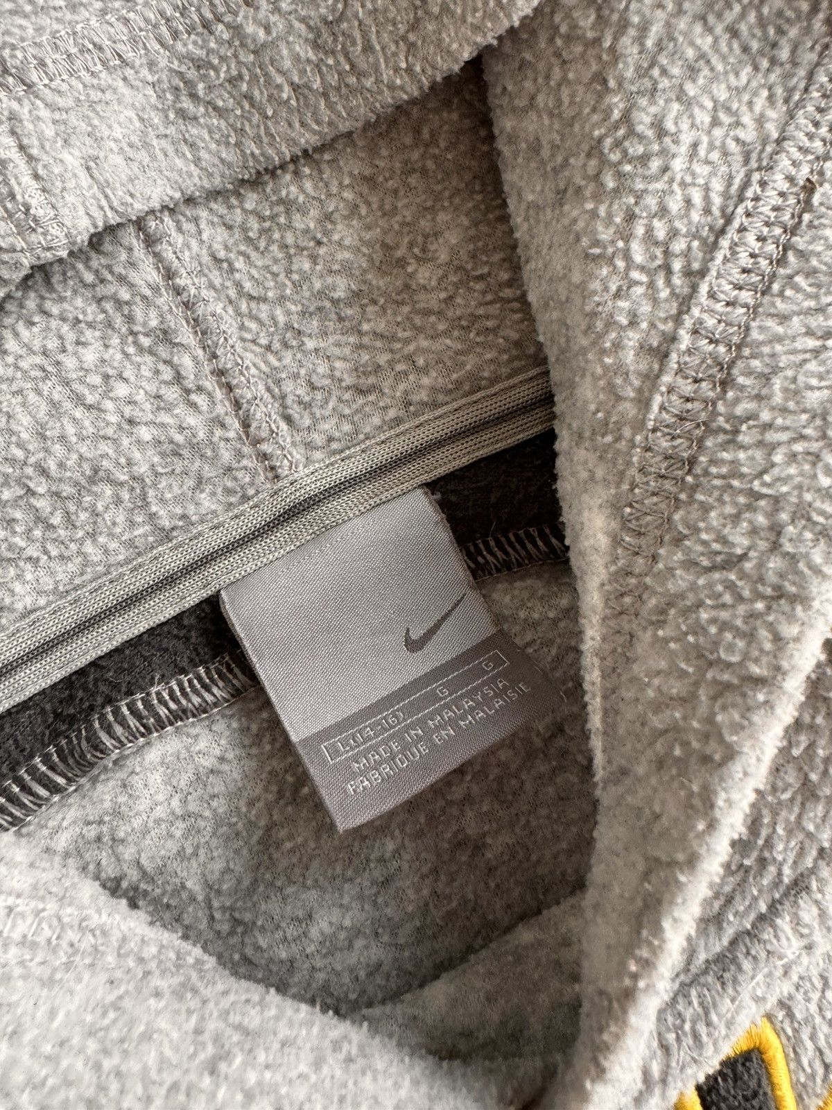 Nike × Streetwear × Vintage NIKE TEDDY FLEECE VINTAGE CENTER LOGO ...