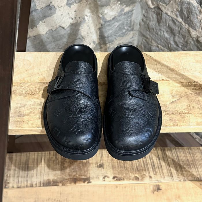 Louis Vuitton Louis Vuitton Black Leather LV Monogram Embossed Easy ...