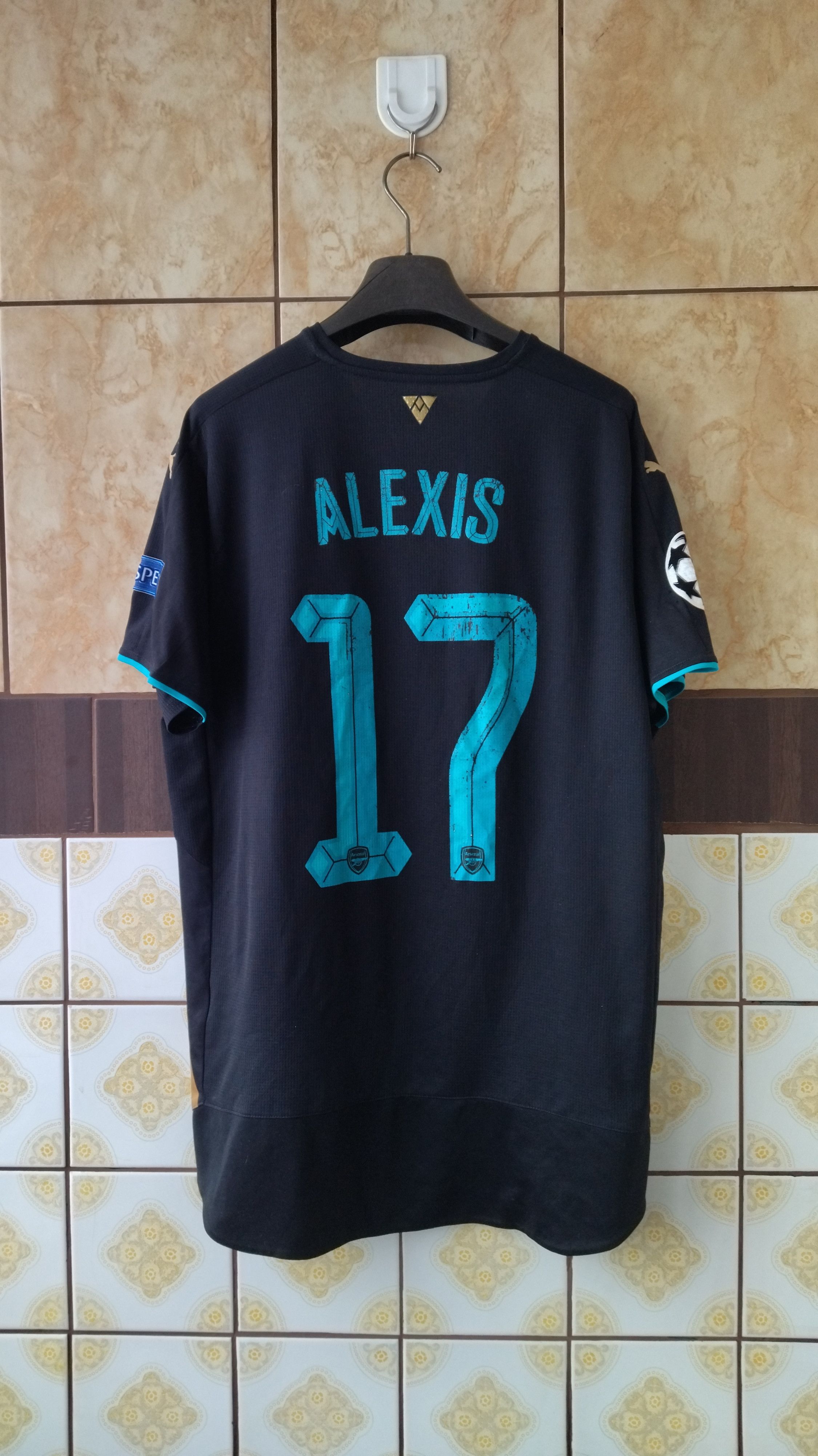 Vintage Arsenal Puma Alexis Sanchez soccer jersey | Grailed