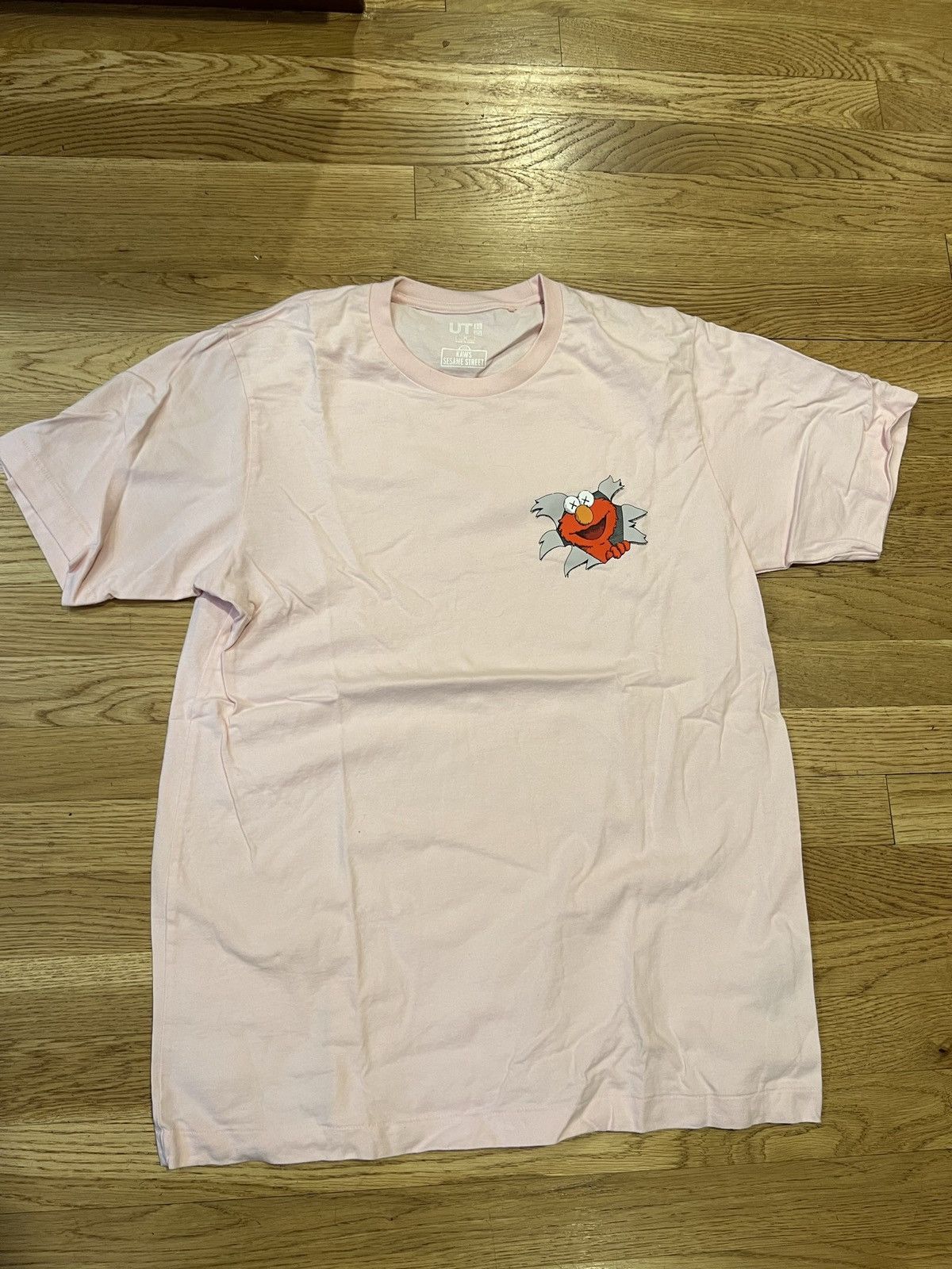 Uniqlo Uniqlo Kaws Sesame Street Elmo T-Shirt Pink | Grailed