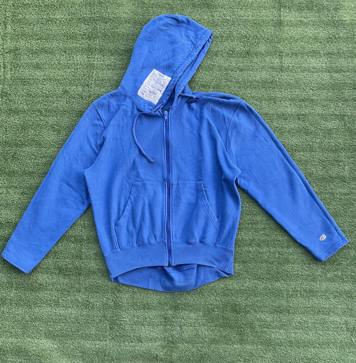 Champion × Vetements Vetements x Champion Cut Shoulder blue Zip Up ...