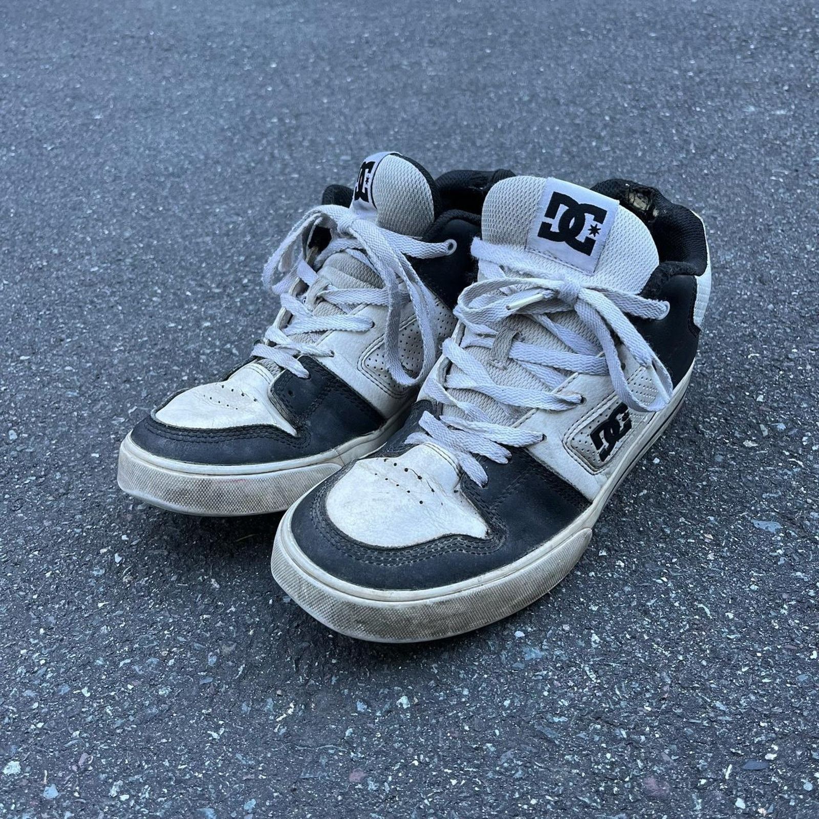 Vintage vintage 2000s black and white chunky dc skater shoes | Grailed