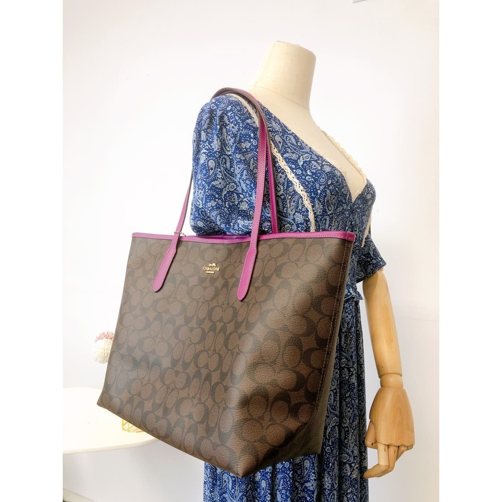 Coach Coach 5696 City Tote In Signature Canvas IN Brown Dark Magen ...