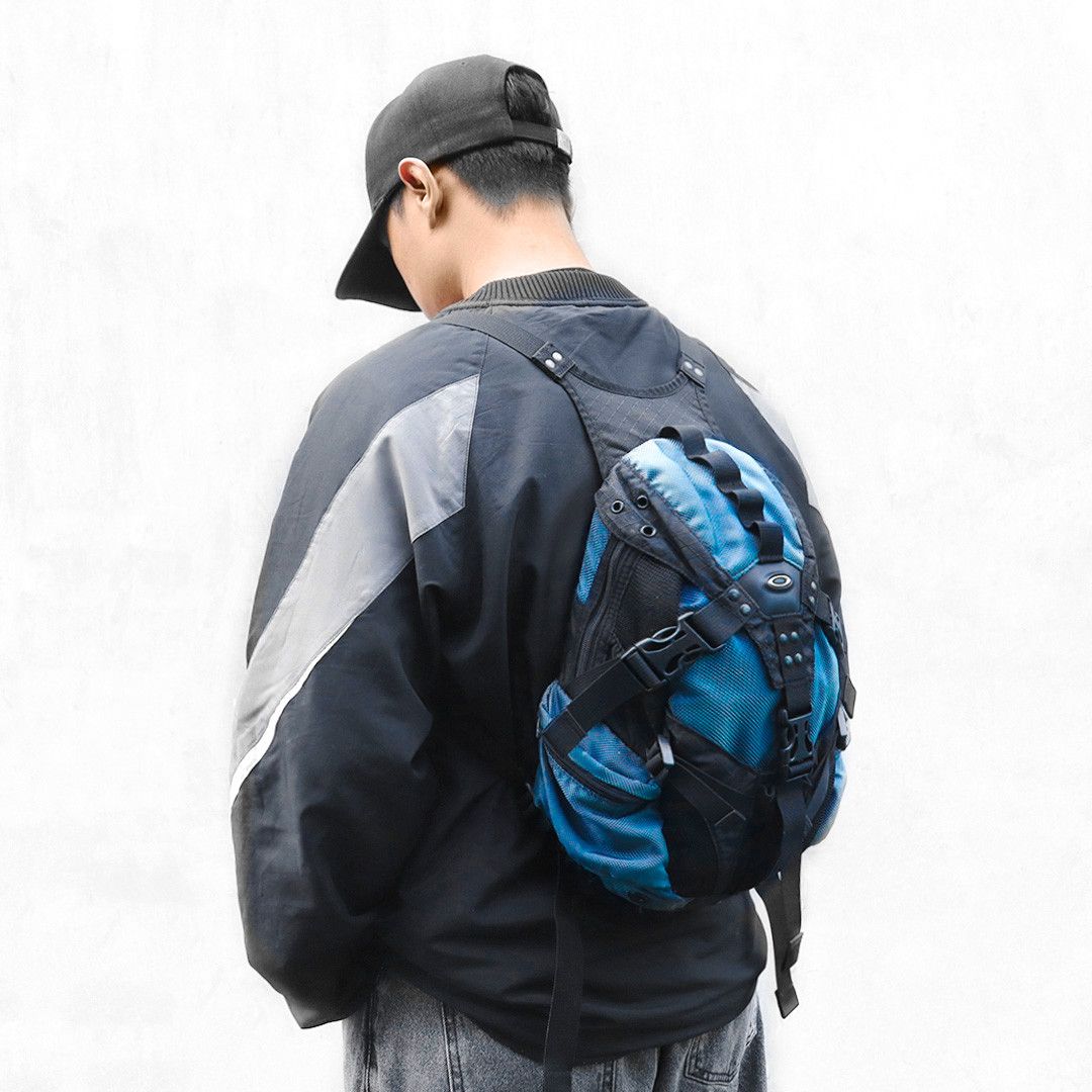 Oakley × Outdoor Life × Vintage Oakley Mini Icon Backpack 1.0 Black ...