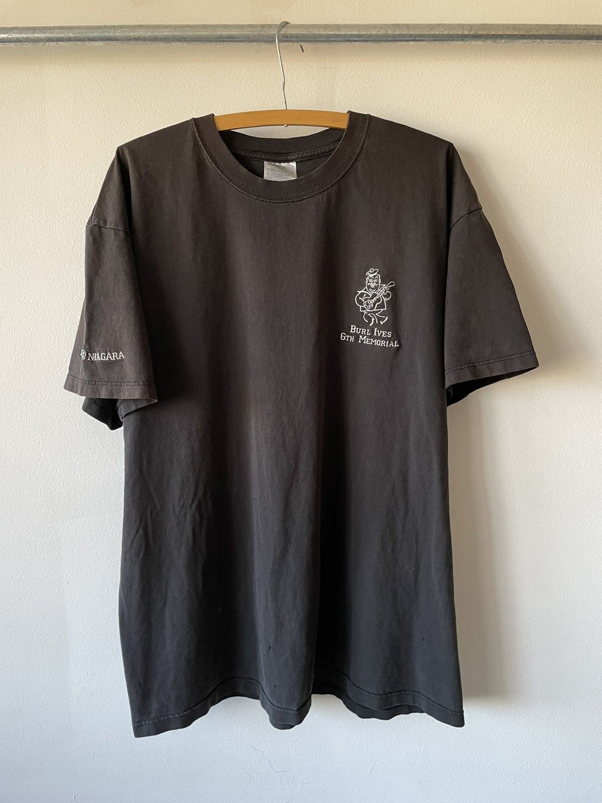 Streetwear × Vintage Vintage Dirt Fade Black 90s Burl Ives Niagara tee ...