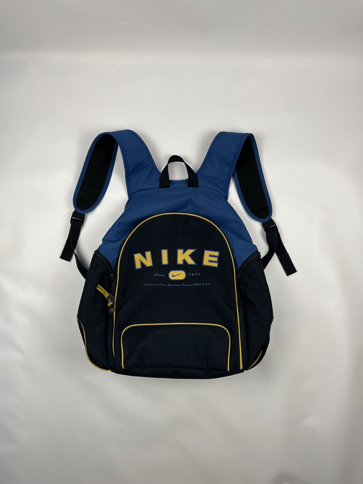 Nike × Streetwear × Vintage Vintage Nike Athletics Oregon Backpack Zip ...