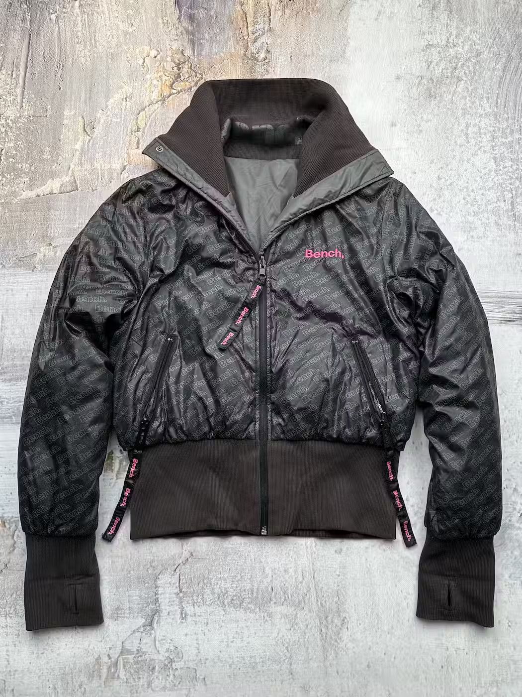 Avant Garde × Streetwear × Vintage Bench Vintage 2in1 Cropped Amazing ...