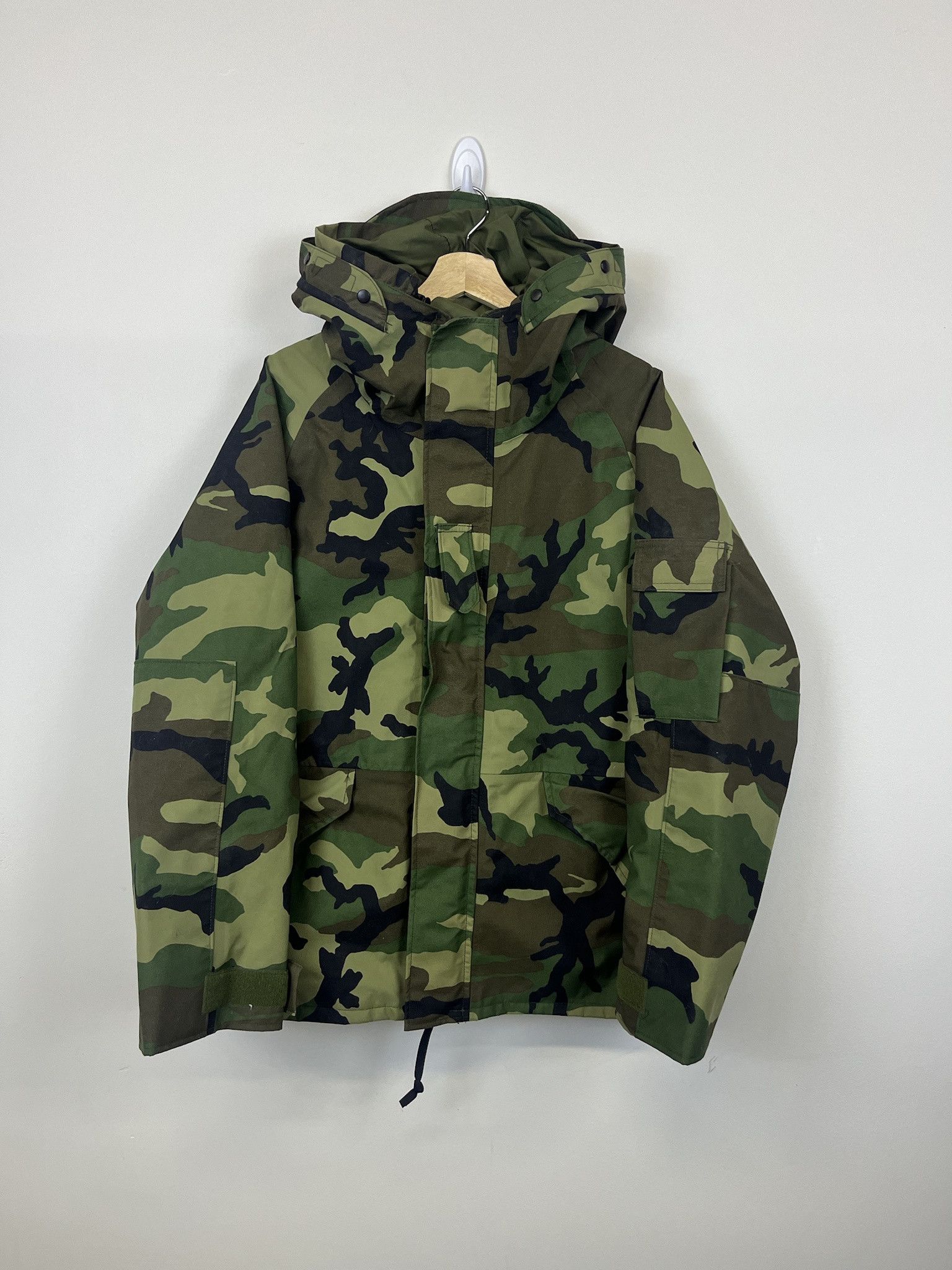 Vintage Vintage 2000's US Military Goretex Shell Jacket | Grailed