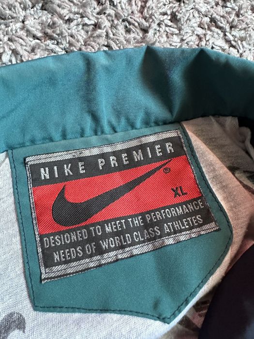 Nike 🦍NIKE VINTAGE OVERSIZE MULTI LOGO BOOTLEG LIGHT JACKET🦍 | Grailed