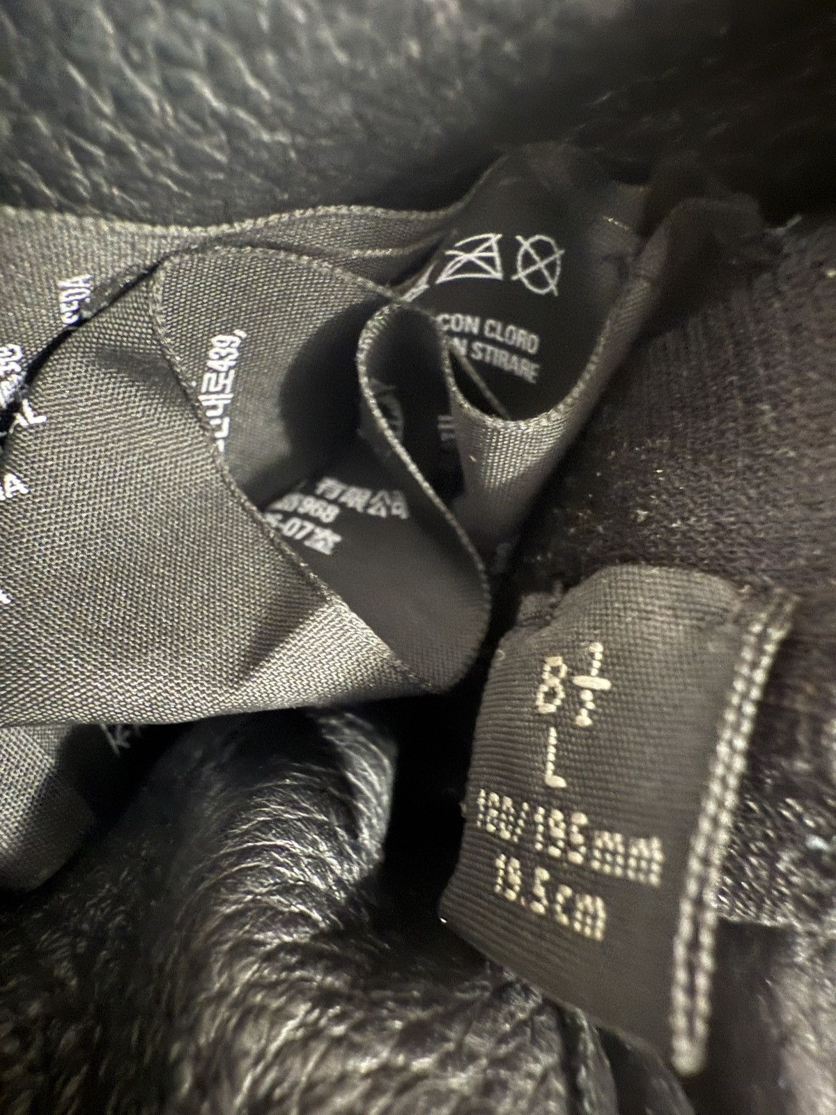 Balenciaga Balenciaga aw21 chevalier knight gloves L | Grailed