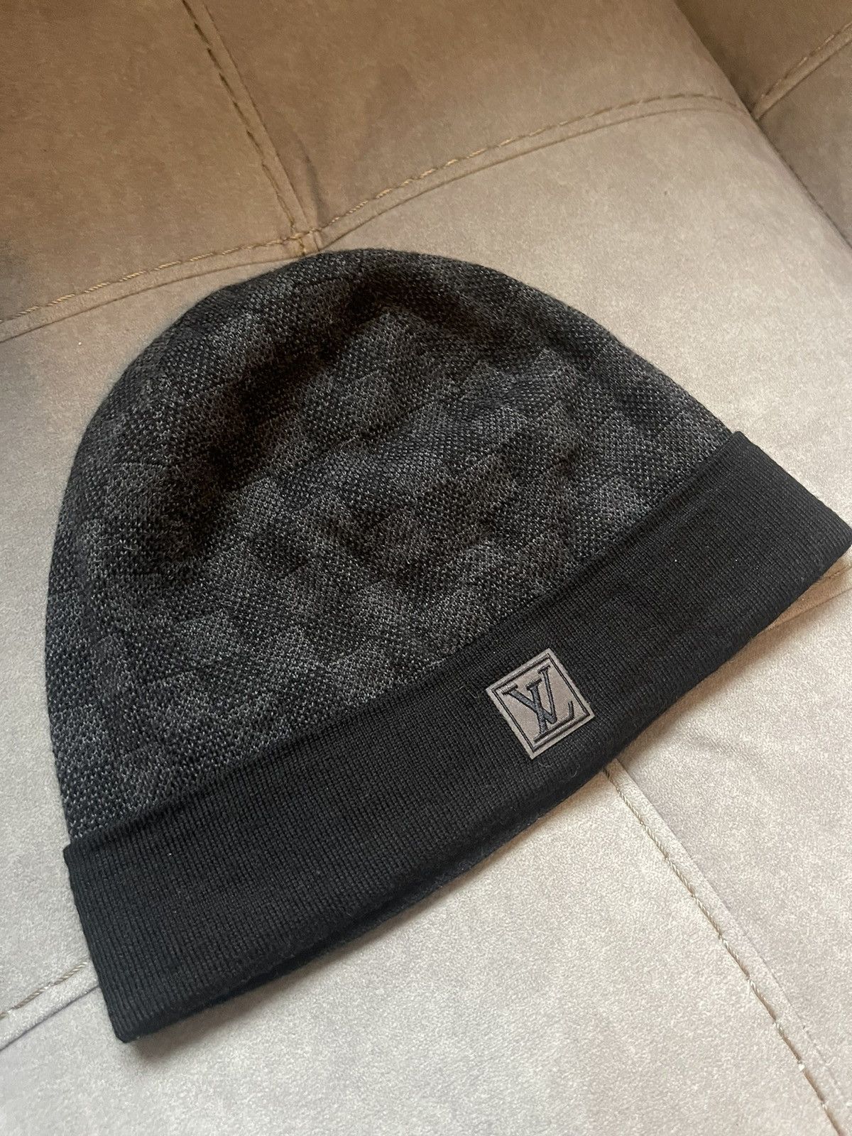 Louis Vuitton LOUIS VUITTON hat STUDY real measurements by tape in ...