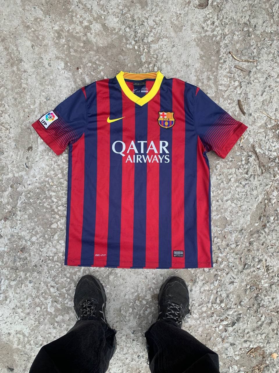 Nike VERY RARE NIKE FC BARCELONA SPAIN SOCCER JERSEY Y2K MESSI | Grailed