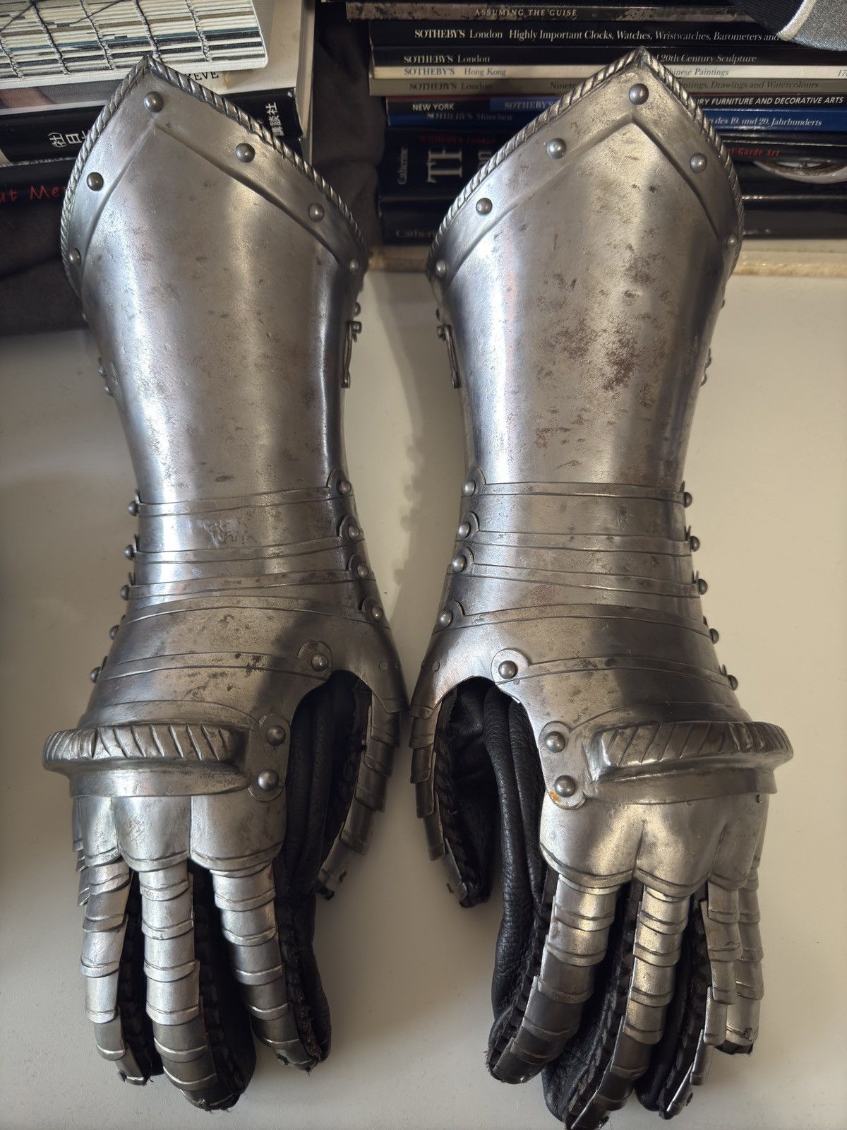 Balenciaga Balenciaga aw21 chevalier knight gloves L | Grailed