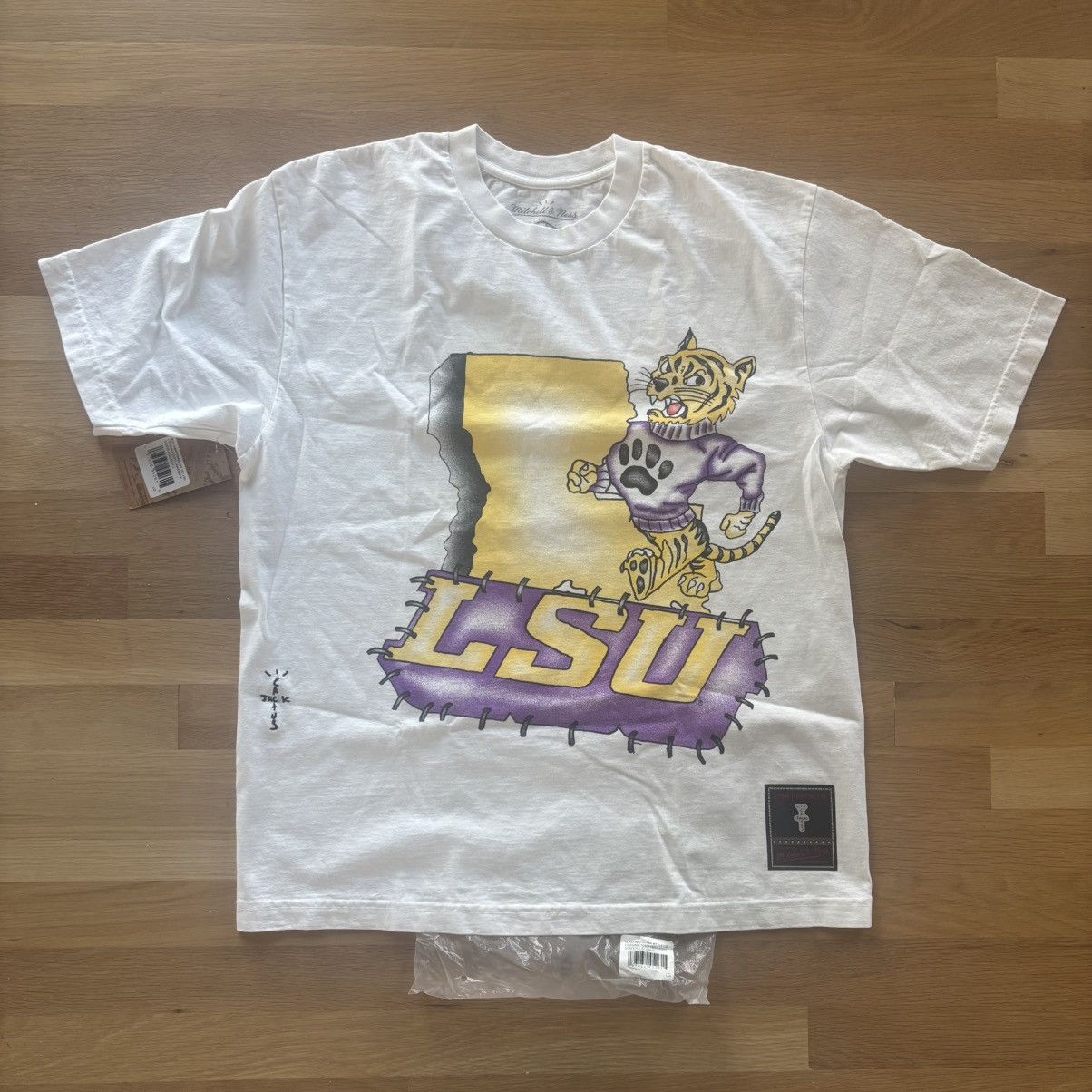 Mitchell & Ness × Travis Scott Travis Scott Michell & Ness LSU ...