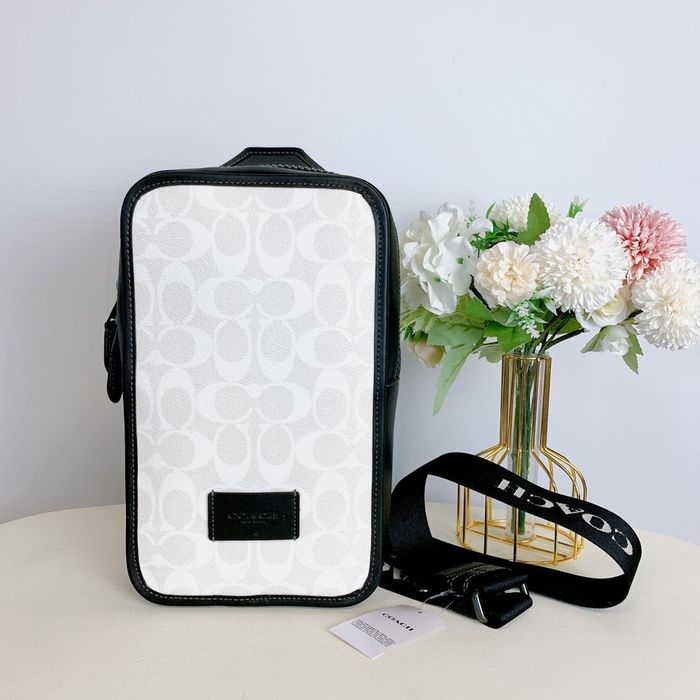 Coach Coach CP079 Sullivan Pack In Signature Canvas IN Chalk Blk | Grailed